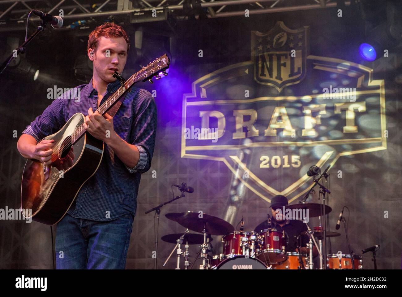 Singer-songwriter Phillip Phillips performs with his band at Draft Town ...