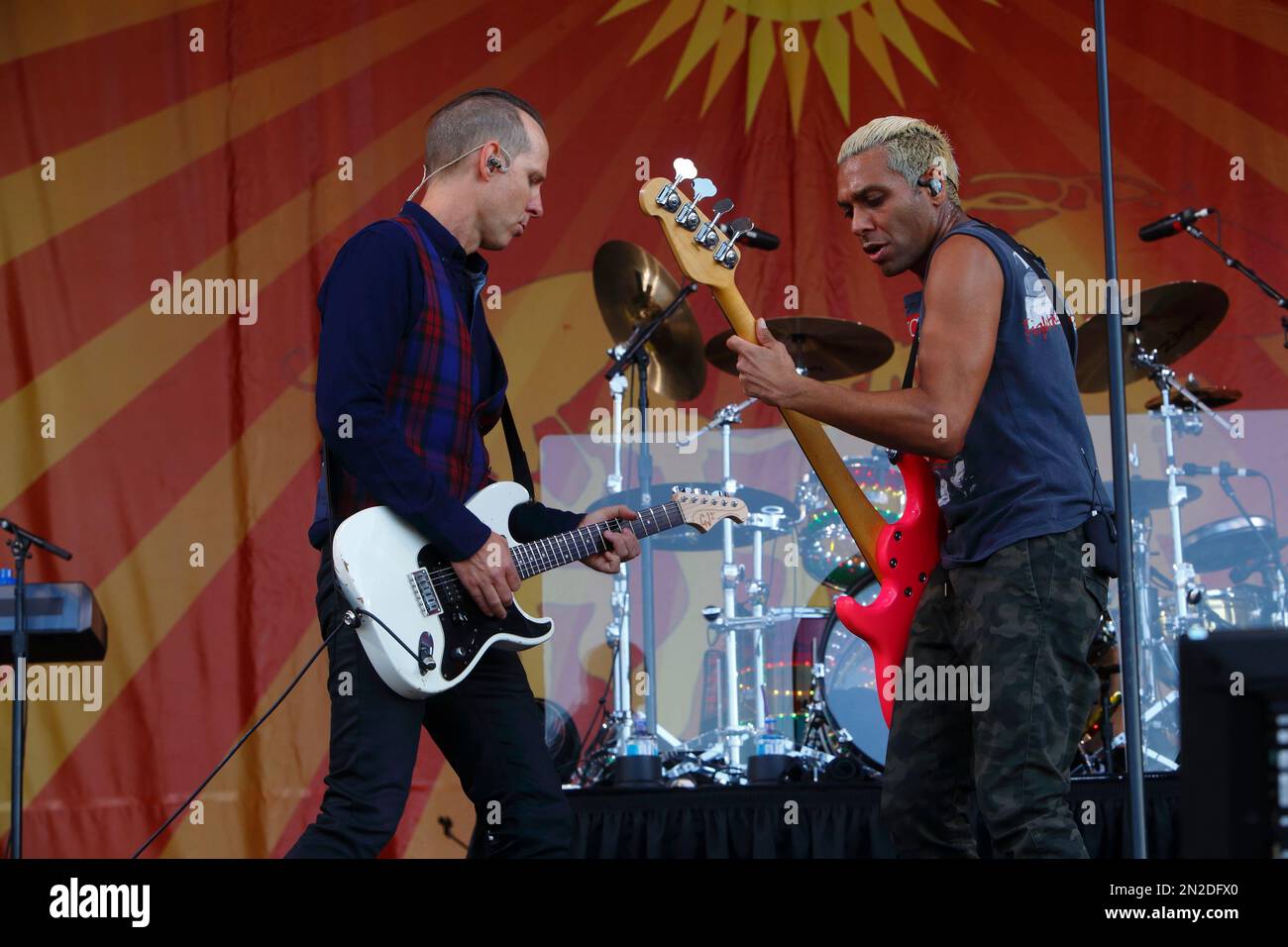 Tom Dumont (left), Tony Kanal, and No Doubt performs at the New Orleans ...
