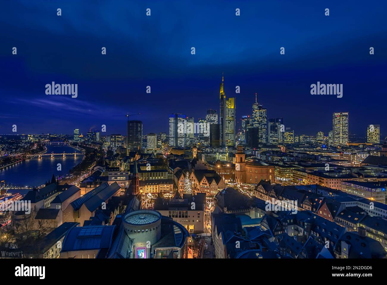 Skyline at night, Taunus Tower, Tower 185, Commerzbank, Messeturm, ECB ...