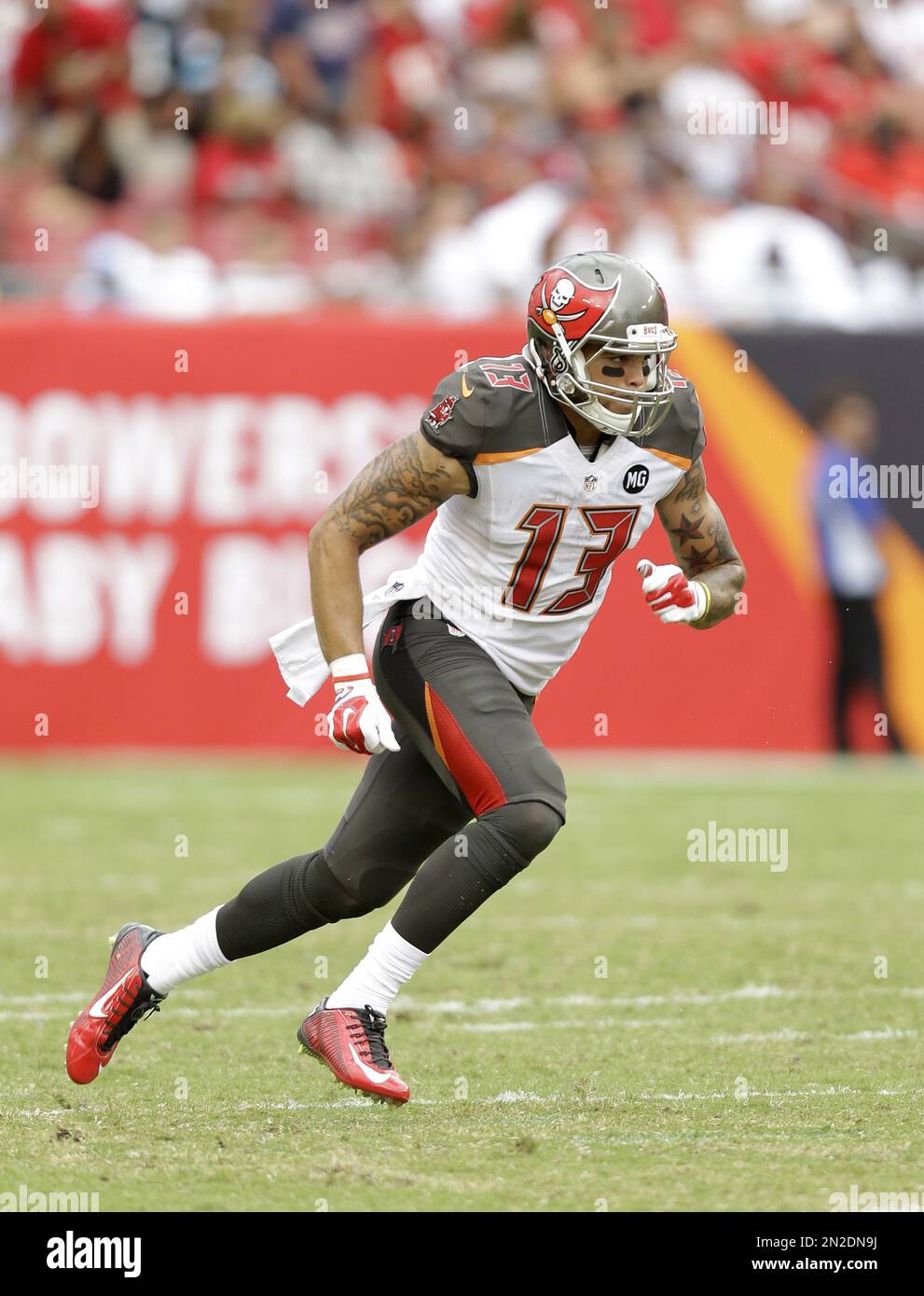Tampa Bay Buccaneers Mike Evans runs with the football during the game ...