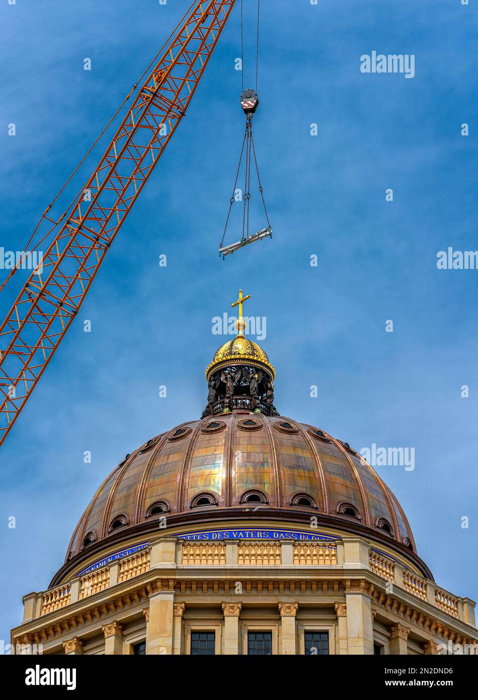 Crane work on the dome of the New City Palace, Berlin, Germany Stock ...