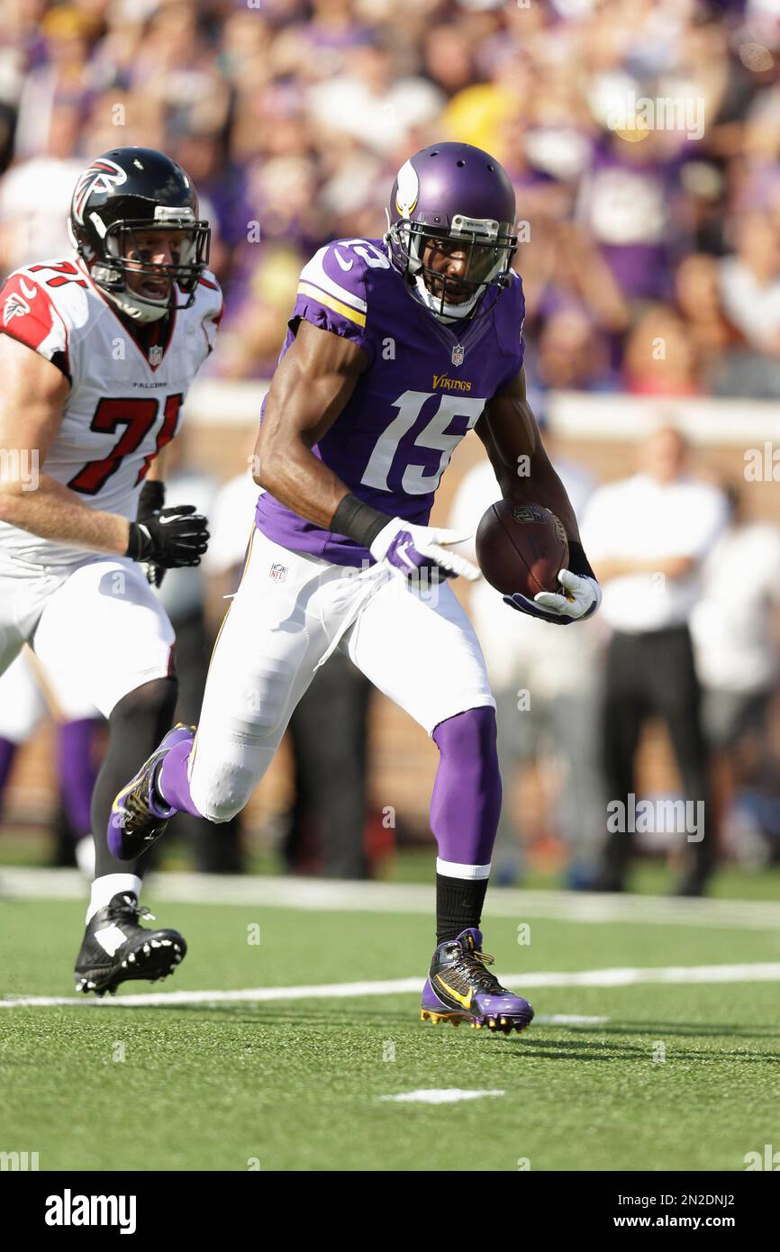Minnesota Vikings Greg Jennings runs with the football during the game ...