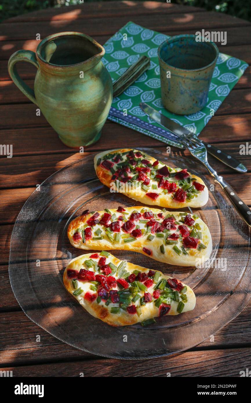 Swabian cuisine, Hohenloher Blootz, Blooz, salty yeast yeast dough ...