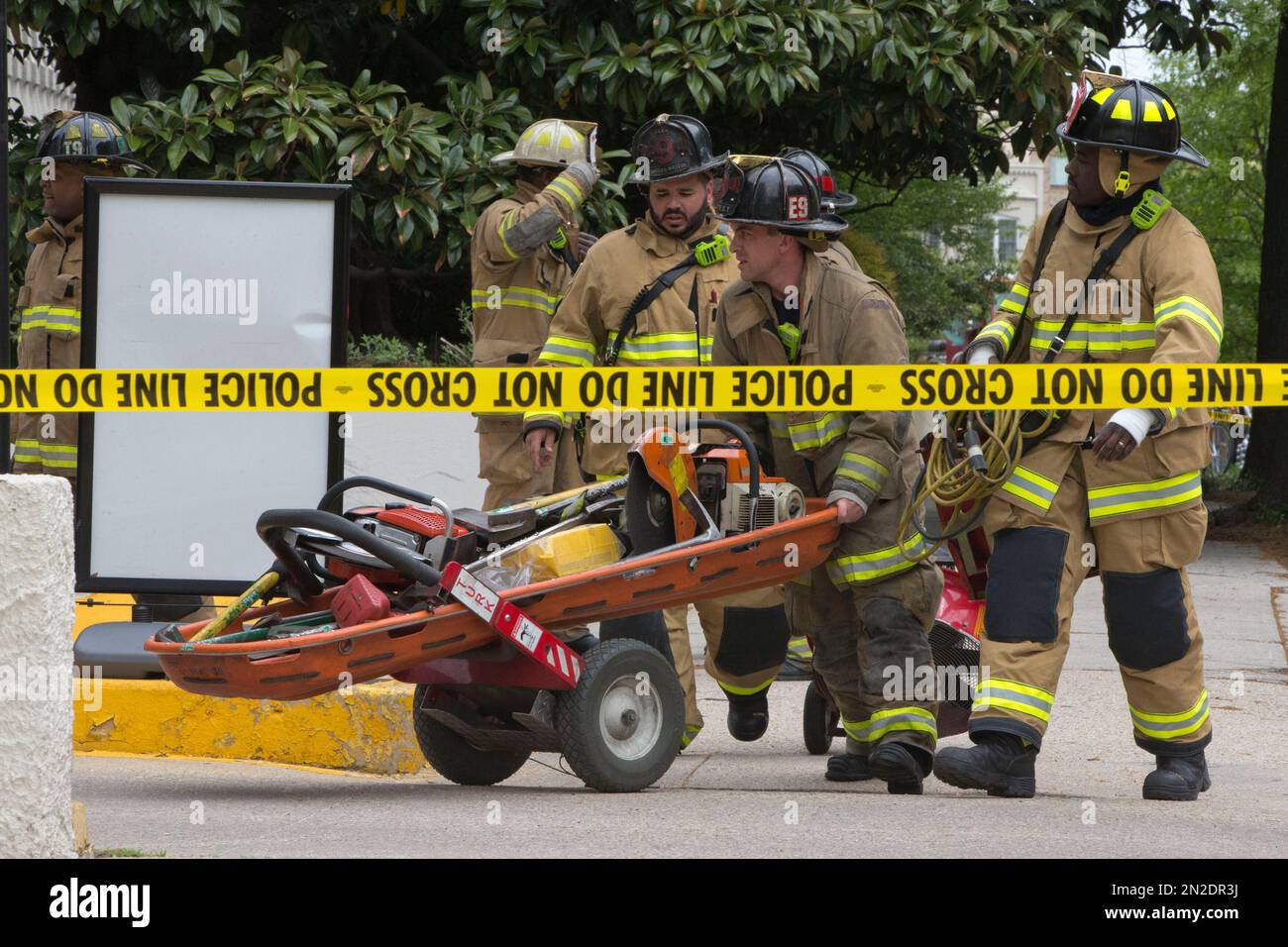 DC Fire Department move equipment into the garage at the Watergate ...