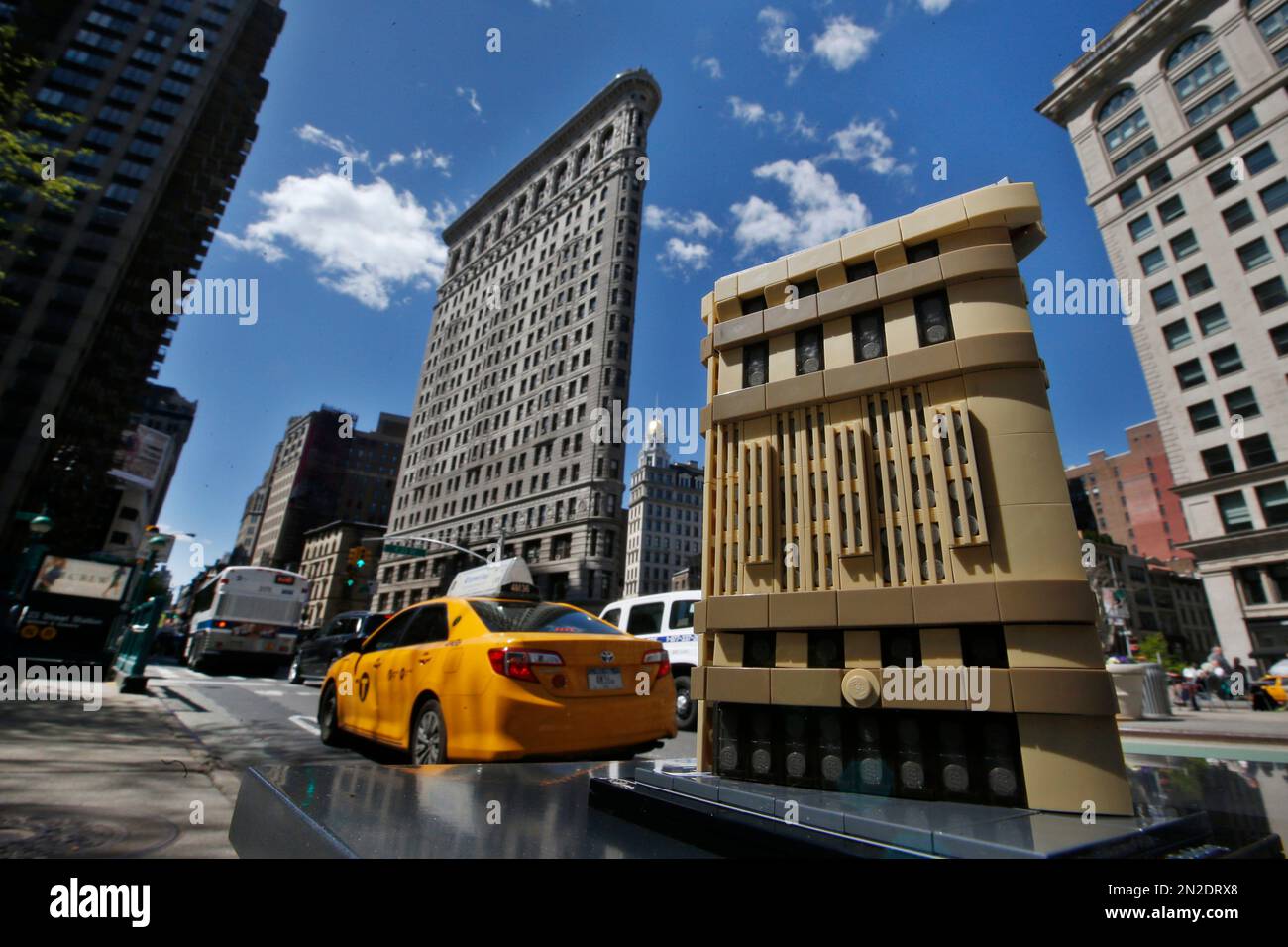 IMAGE DISTRIBUTED FOR LEGO SYSTEMS - The LEGO Architecture Flatiron ...