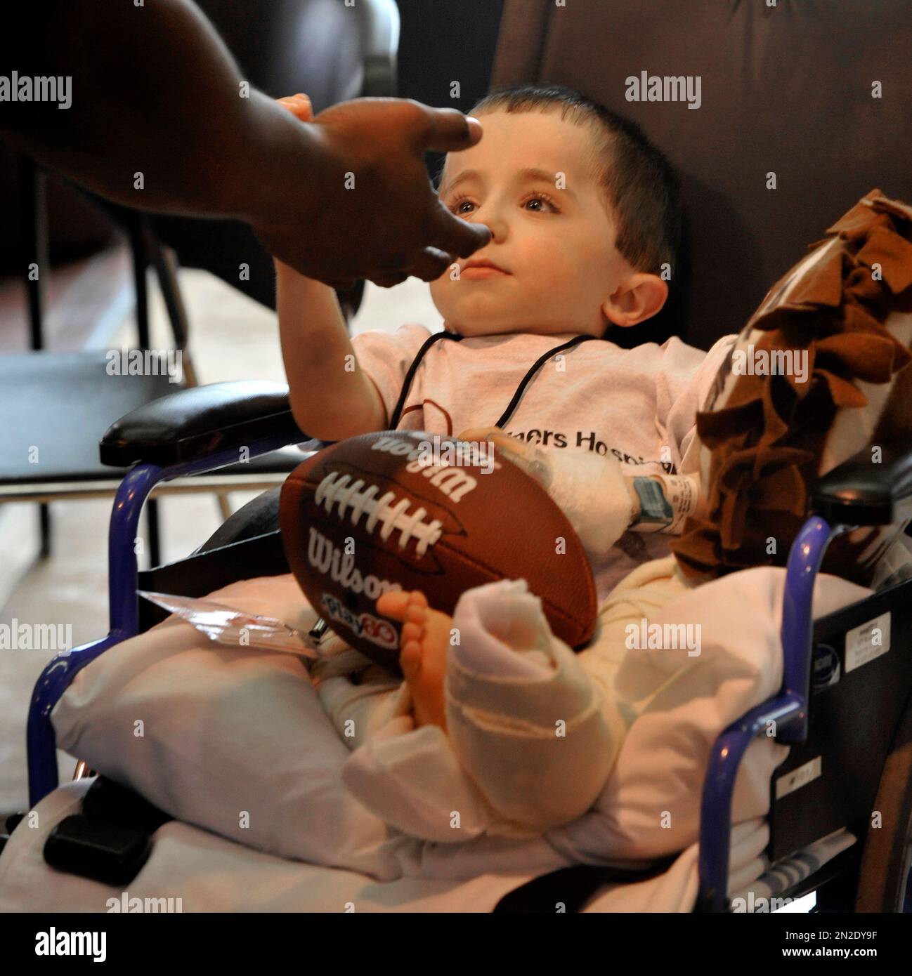 Pediatric patient Matthew Hipskind says goodbye to NFL prospect D.J ...