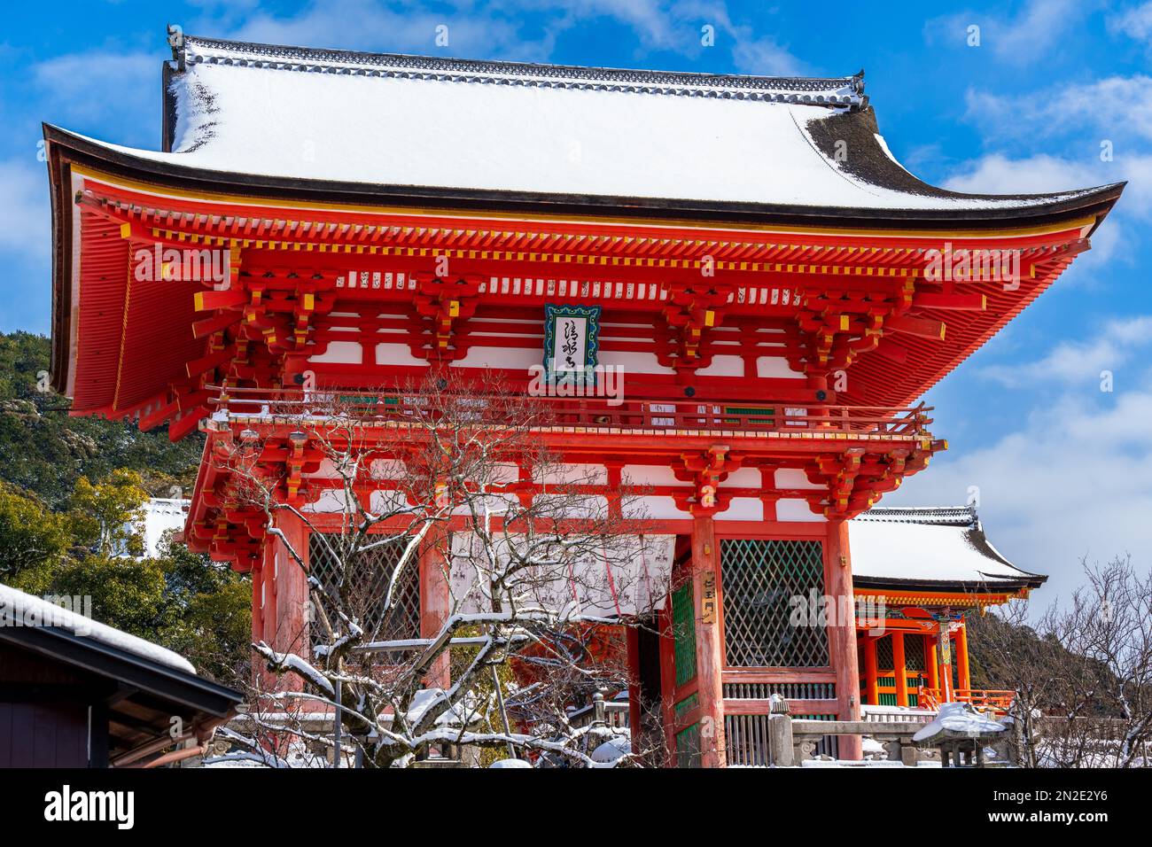 Kiyomizu Temple Gate of Deva with snow in winter. Kyoto, Japan ...