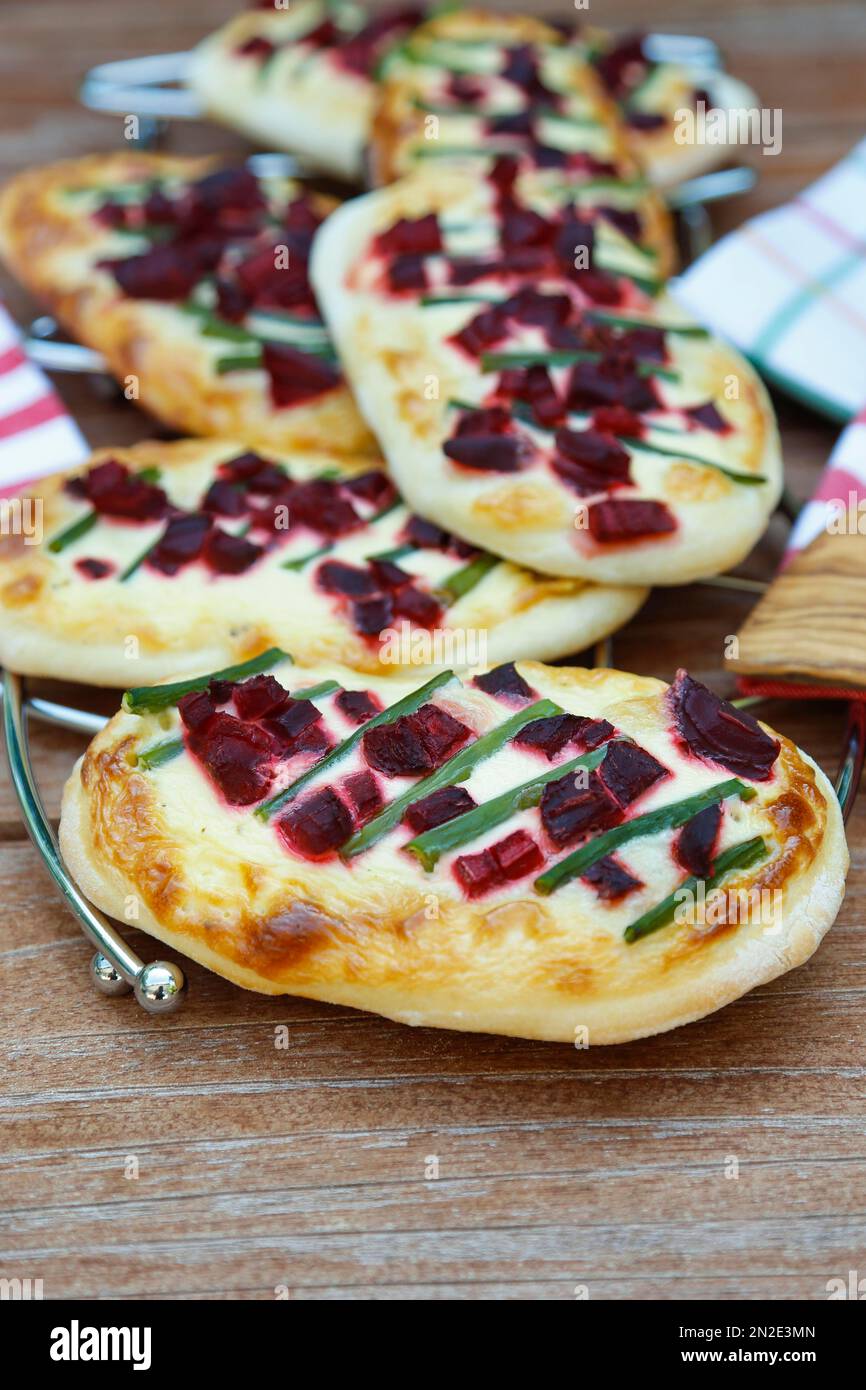 Swabian cuisine, Hohenloher Blootz, Blooz, salty yeast yeast dough ...