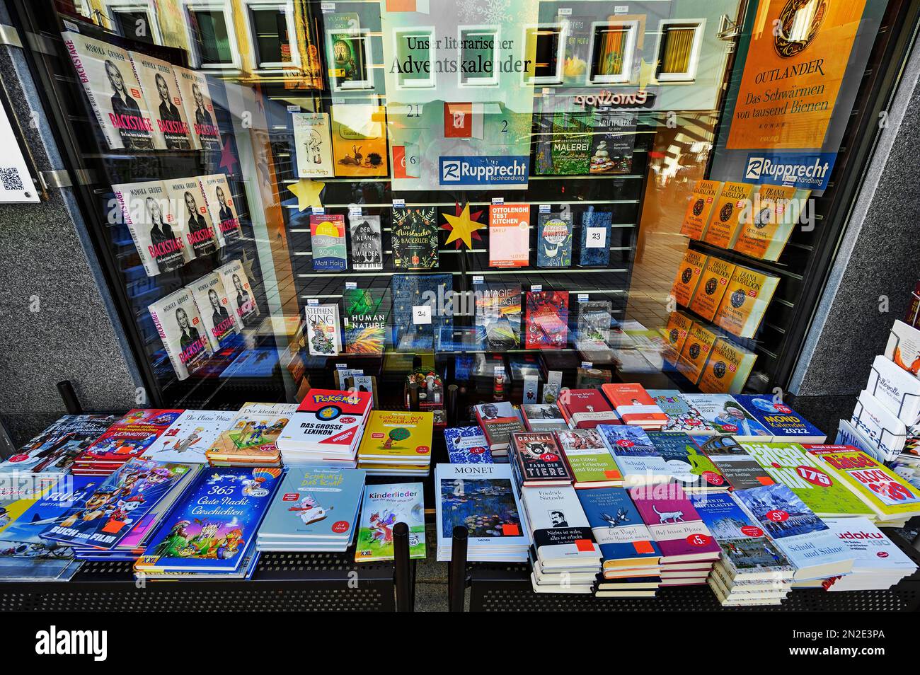 Bookshop display hi-res stock photography and images - Alamy