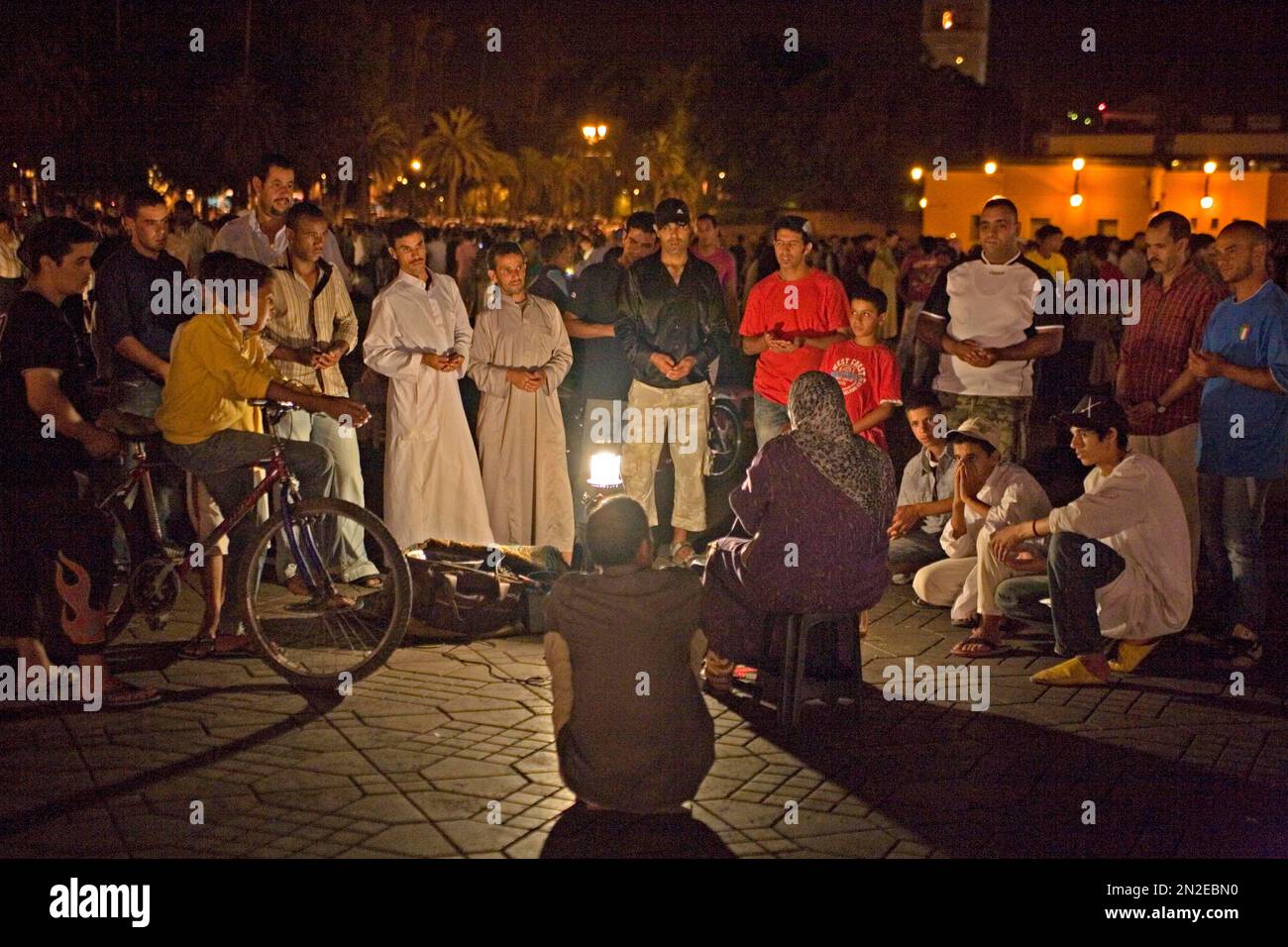 Storyteller in front of an eager audience, Marrakech, Morocco Stock ...