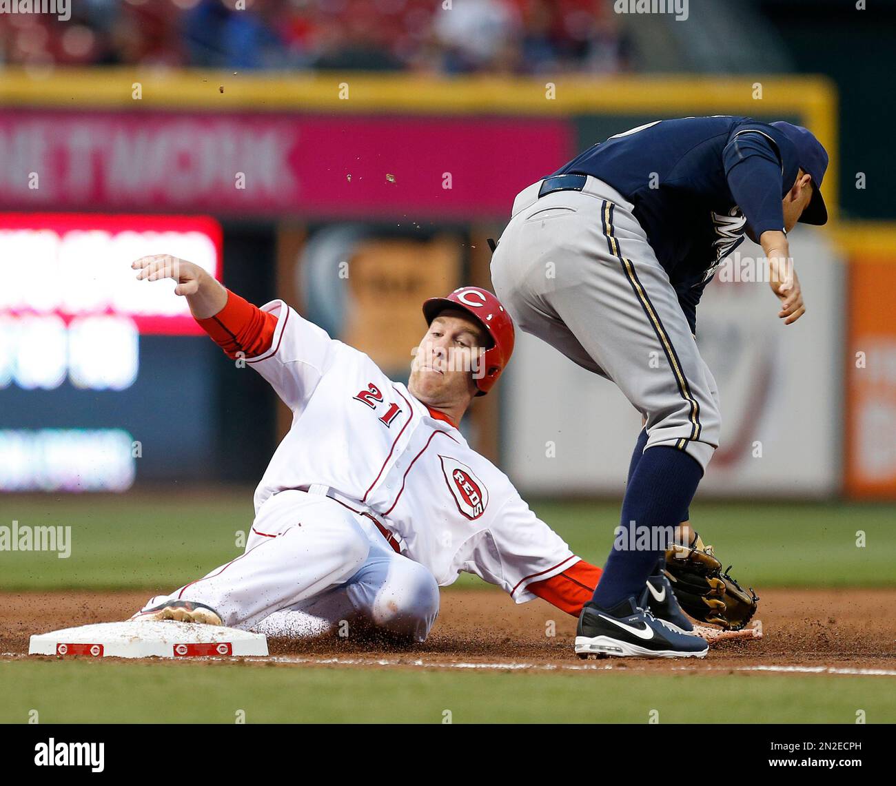 Cincinnati Reds' third baseman Todd Frazier (21) slides safely into ...
