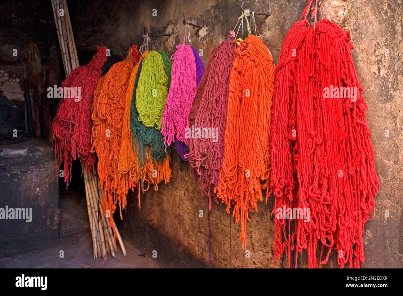 Colouring wool hi-res stock photography and images - Alamy
