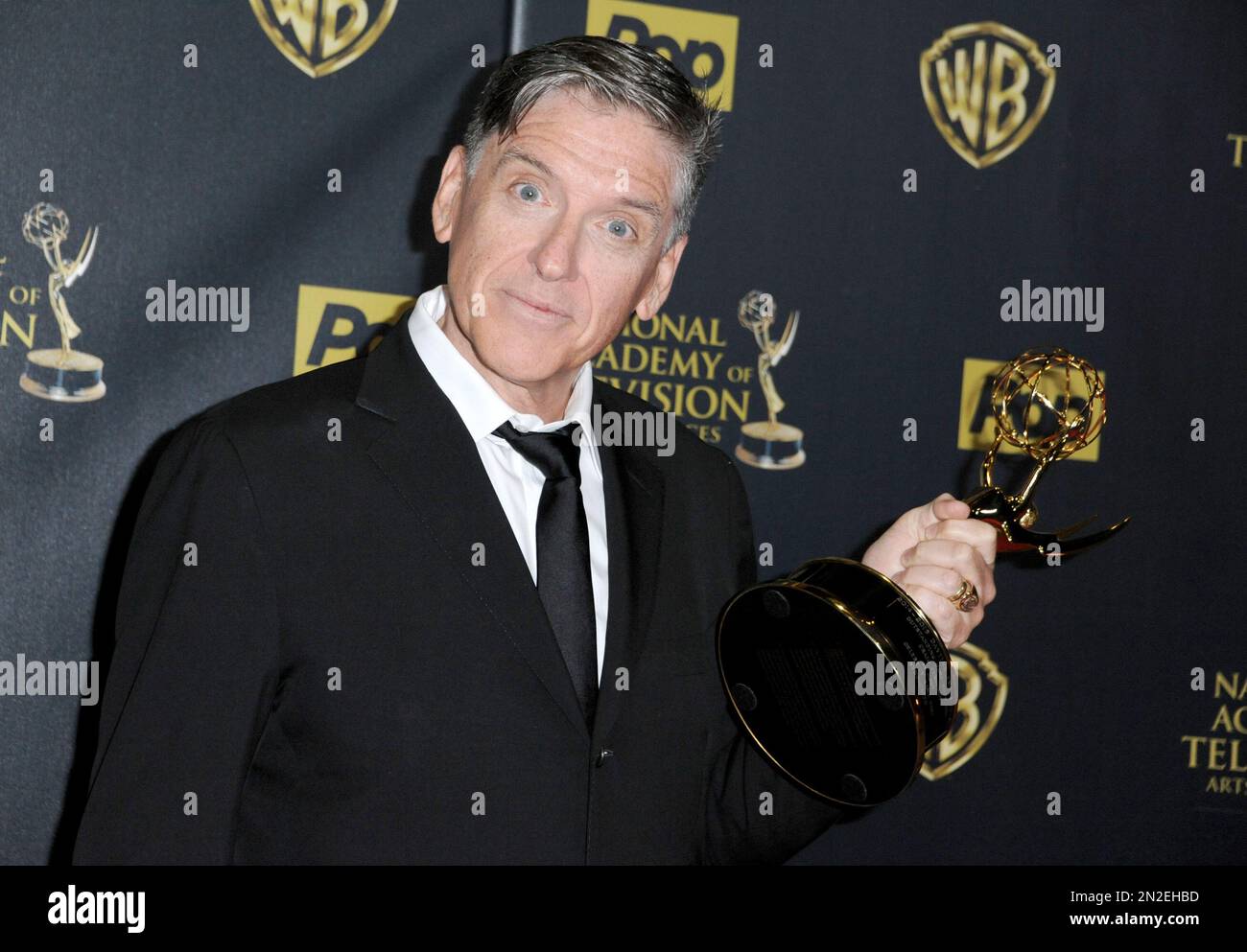 Craig Ferguson poses in the pressroom with the at the award for ...