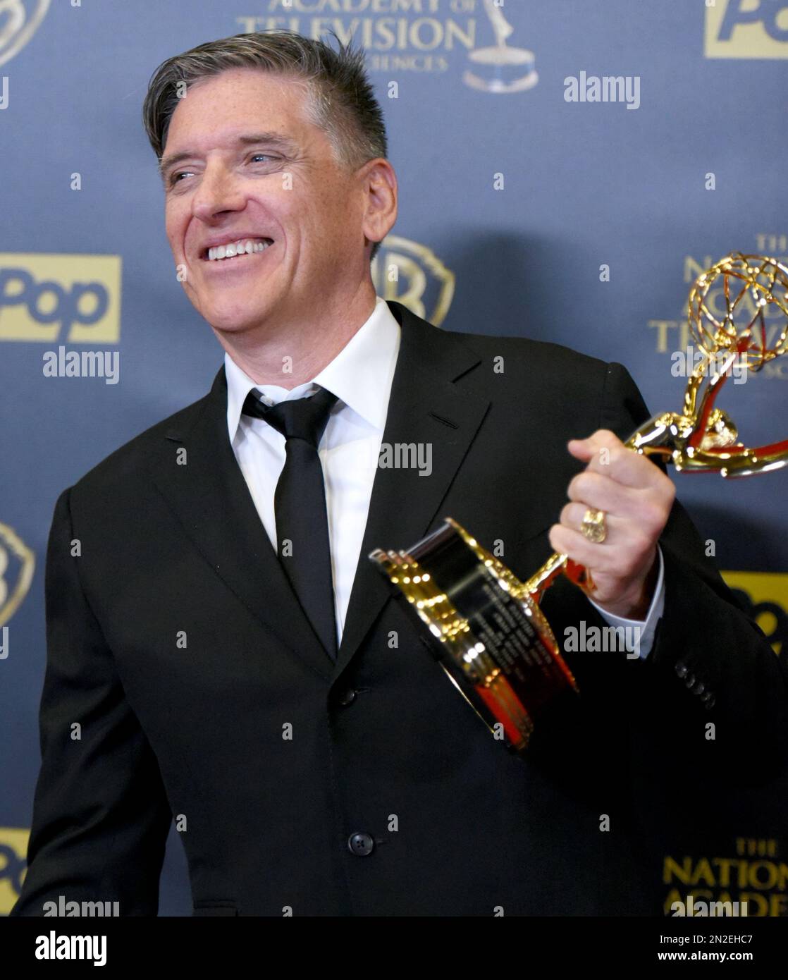 Craig Ferguson poses in the pressroom with the at the award for ...