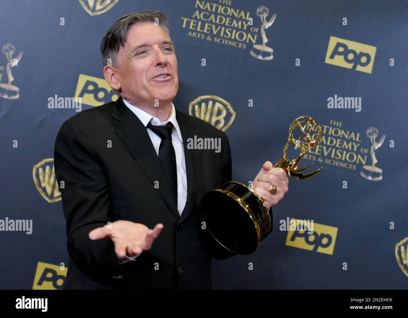 Craig Ferguson poses in the pressroom with the at the award for ...