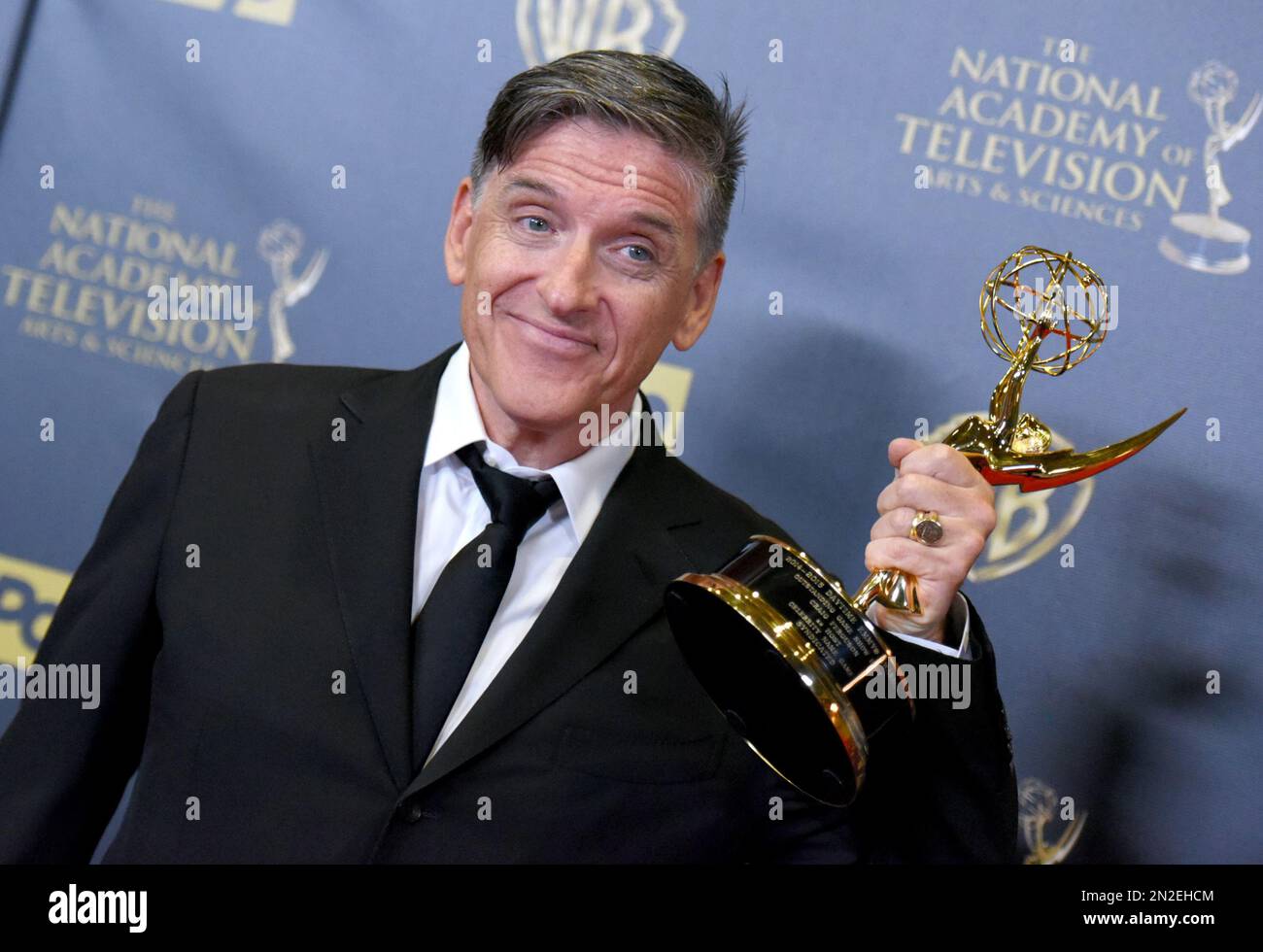 Craig Ferguson poses in the pressroom with the at the award for ...