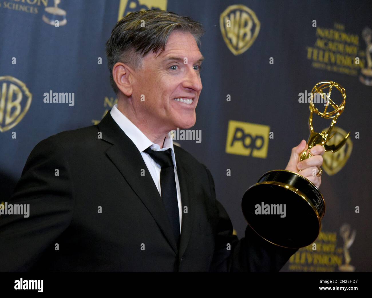Craig Ferguson poses in the pressroom with the at the award for ...