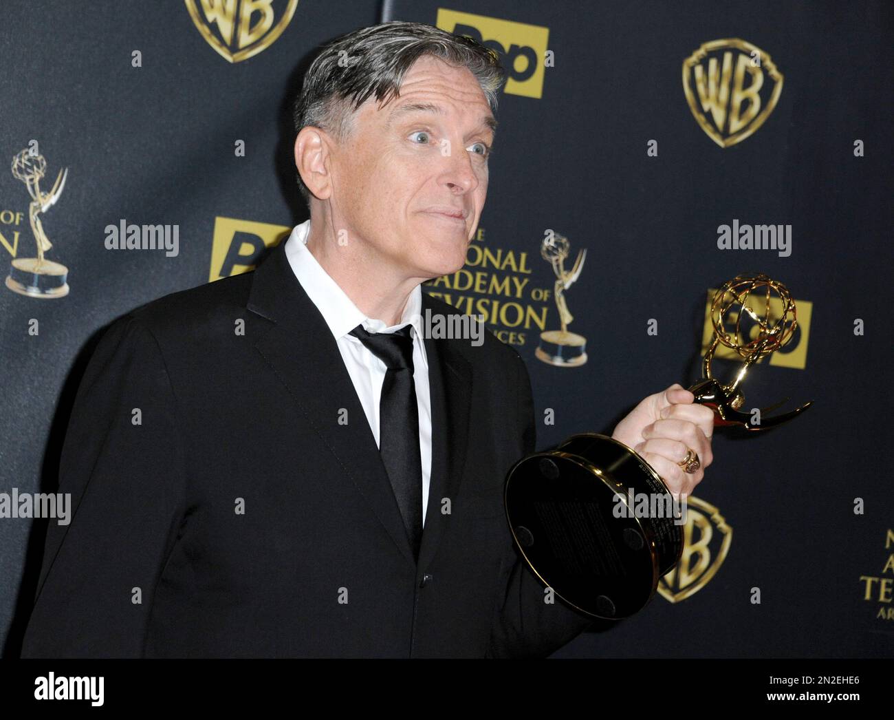 Craig Ferguson poses in the pressroom with the at the award for ...