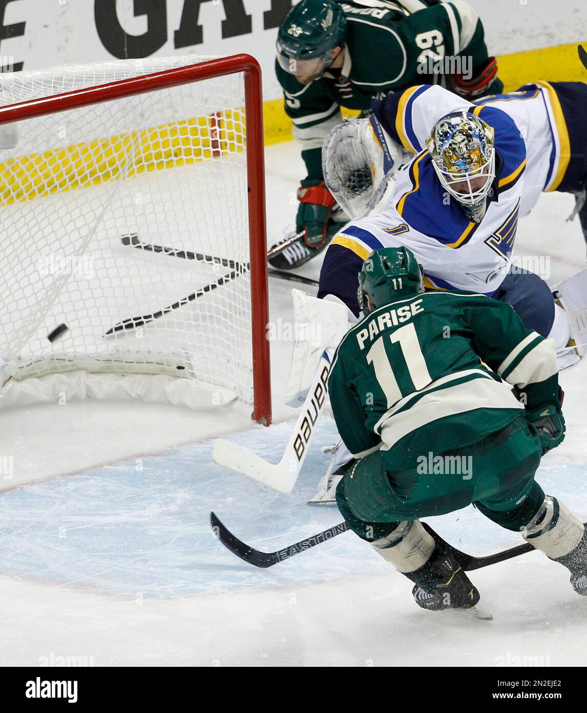 Minnesota Wild left wing Zach Parise (11) scores on St. Louis Blues ...