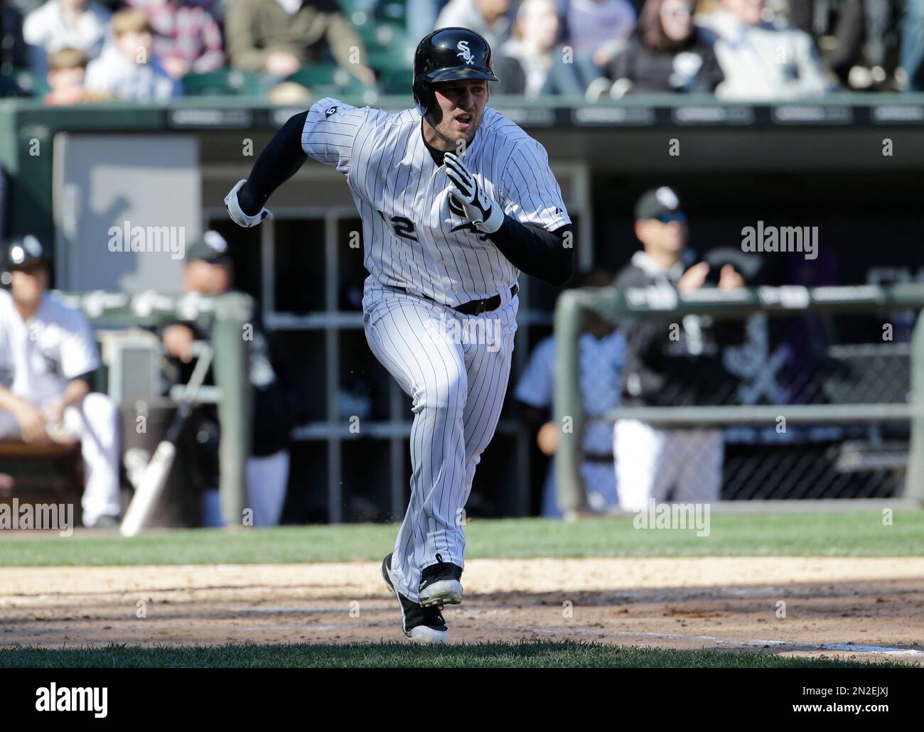 Chicago White Sox's Conor Gillaspie runs to first base after hitting a ...