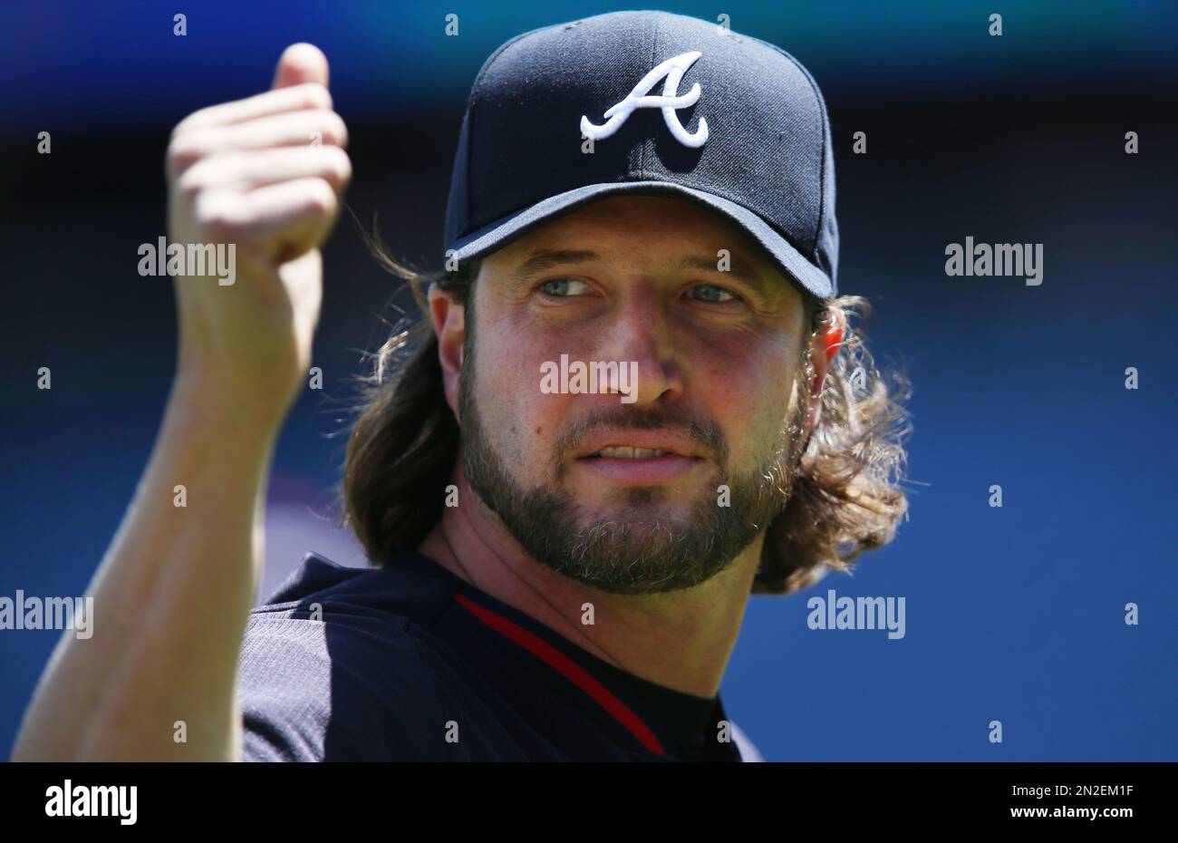 Atlanta Braves relief pitcher Jason Grilli (39) waves to fans before ...