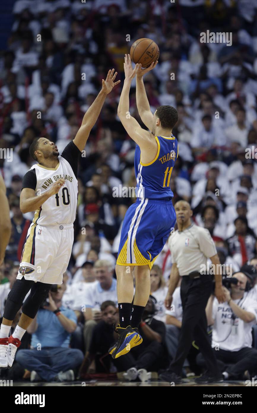 Golden State Warriors guard Klay Thompson (11) shoots against New ...