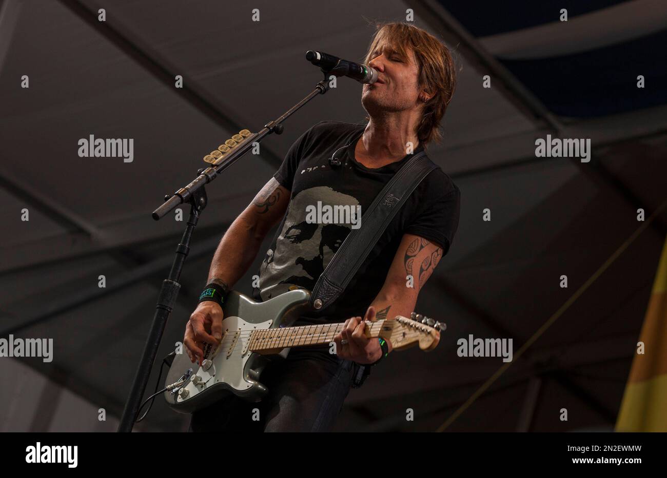 Country music singer Keith Urban performs with his band at the New ...