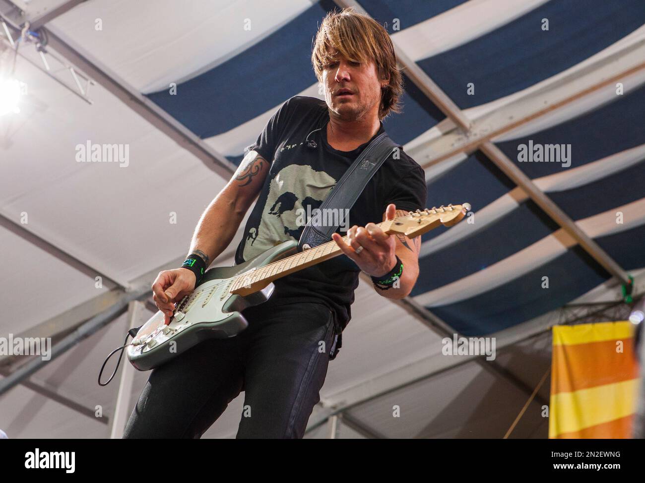 Country music singer Keith Urban performs with his band at the New ...