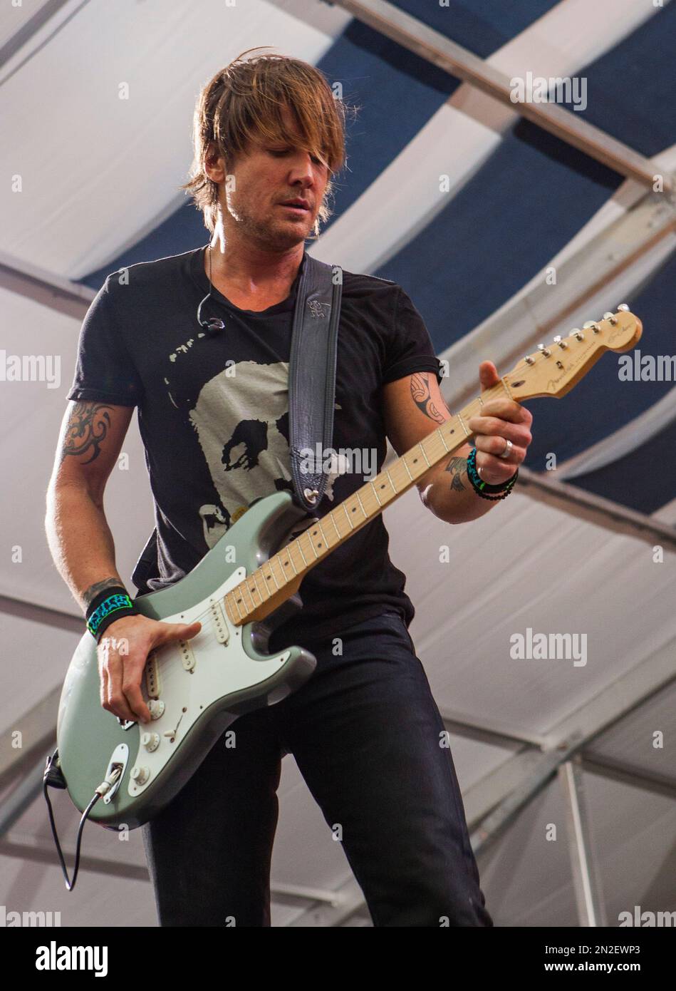 Country music singer Keith Urban performs with his band at the New ...