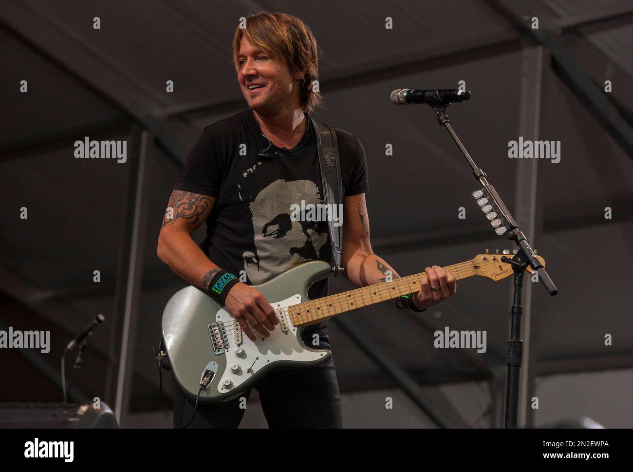 Country music singer Keith Urban performs with his band at the New ...