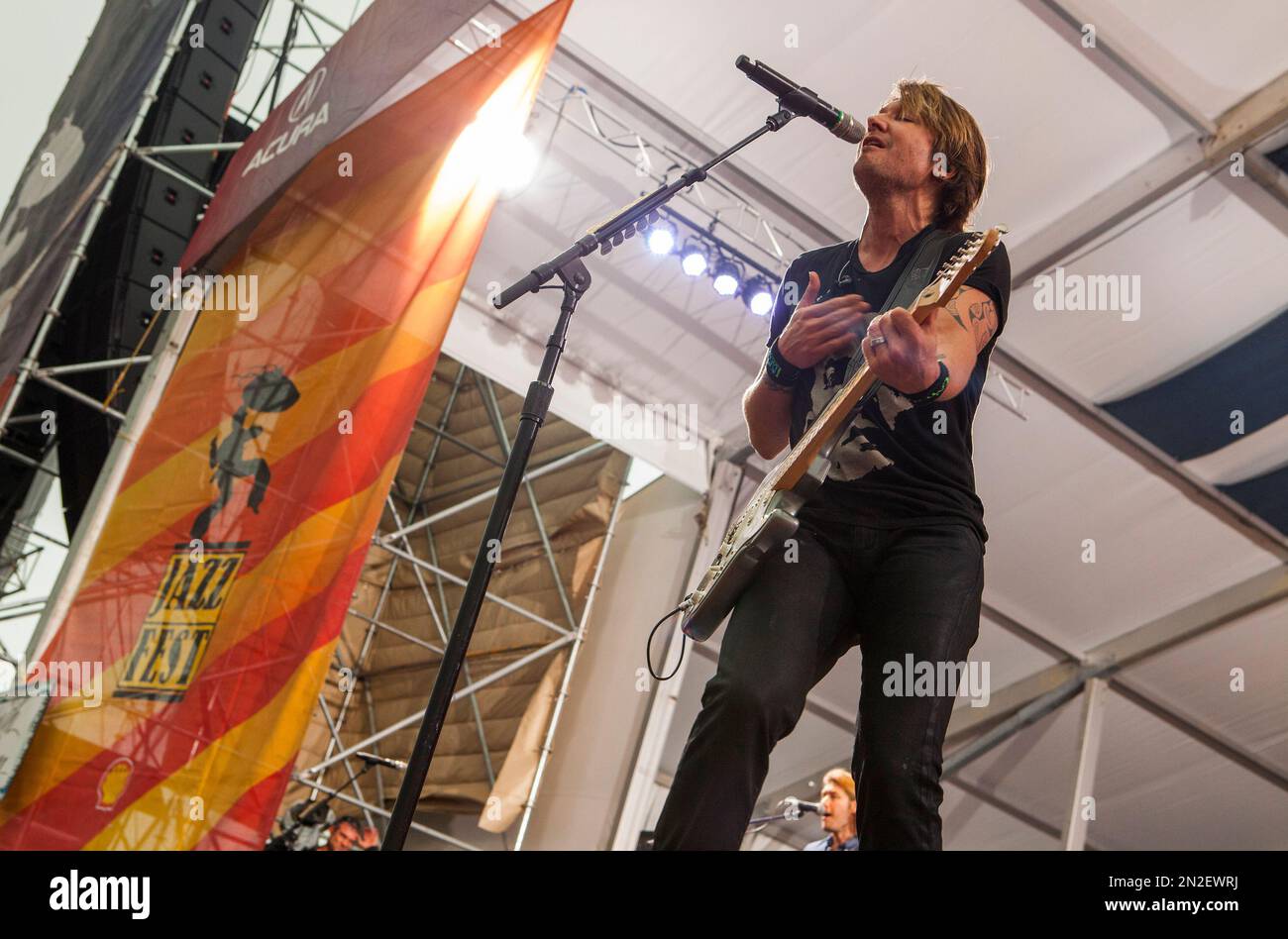 Country music singer Keith Urban performs with his band at the New ...