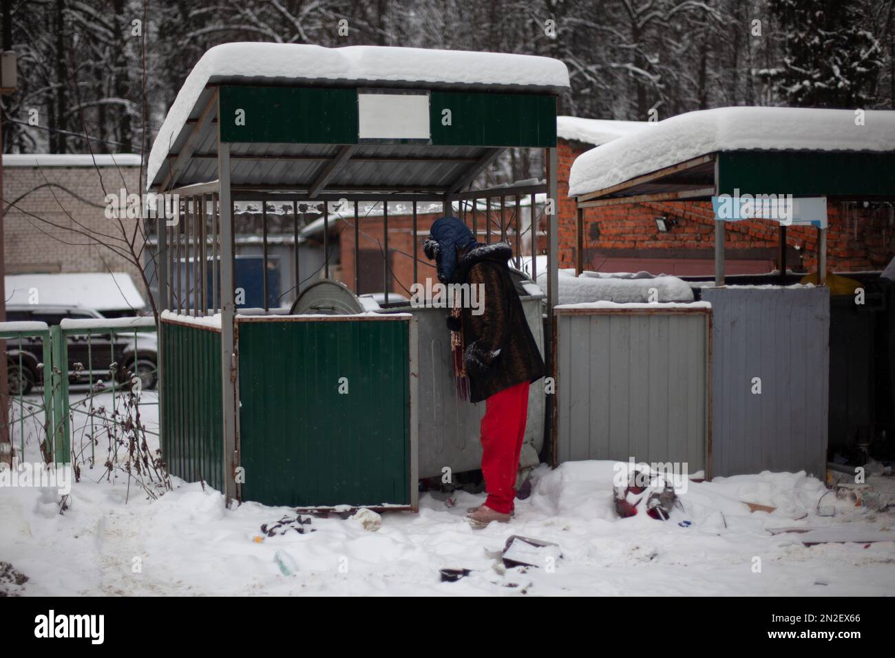 Homeless man looking garbage dumpster hi-res stock photography and ...