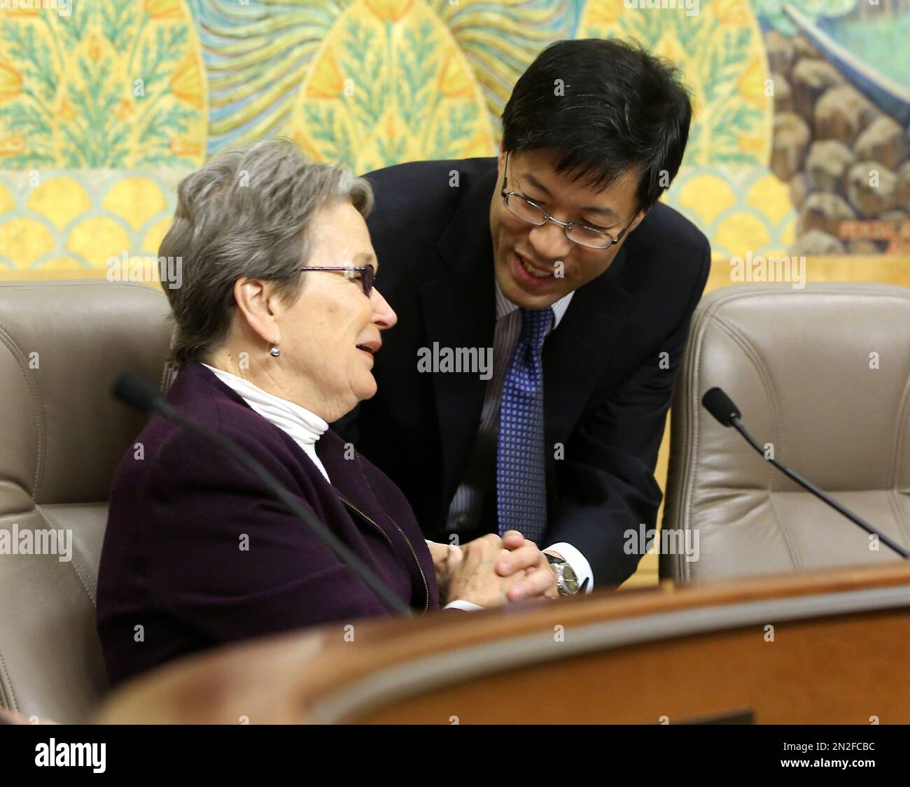 State Sen. Richard Pan, D-Sacramento, thanks Sen. Loni Hancock, D ...