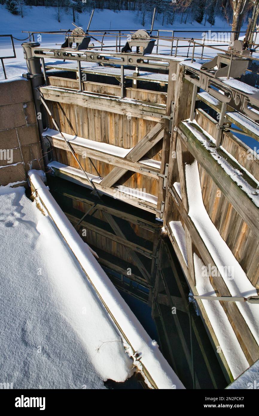 Closed dam gate hi-res stock photography and images - Alamy