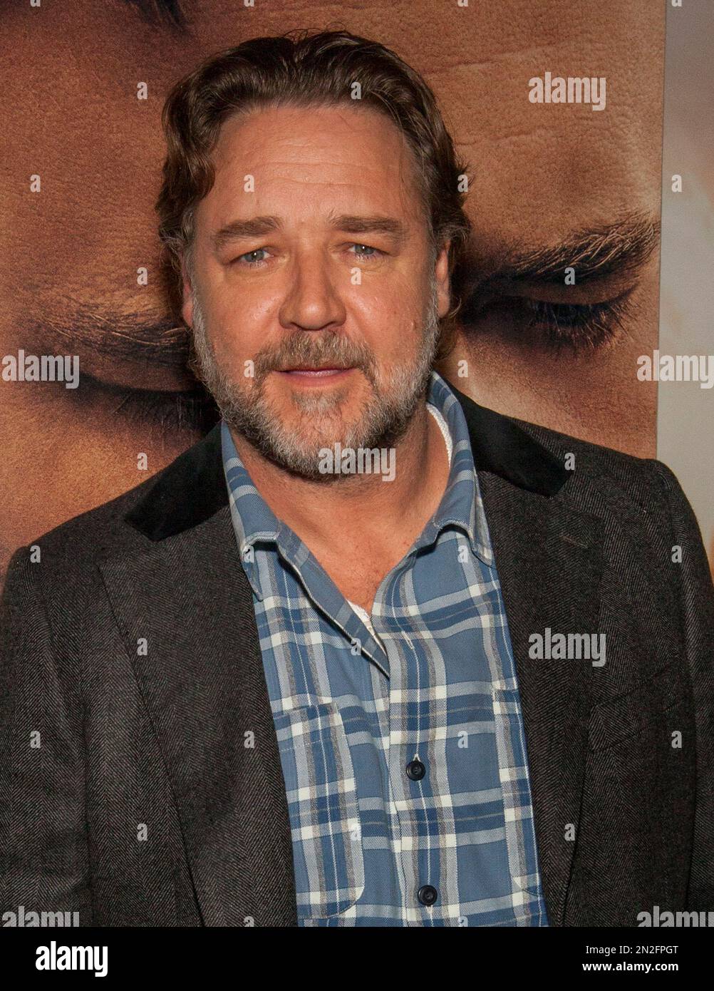 Russell Crowe makes an appearance on the red carpet for the Chicago ...