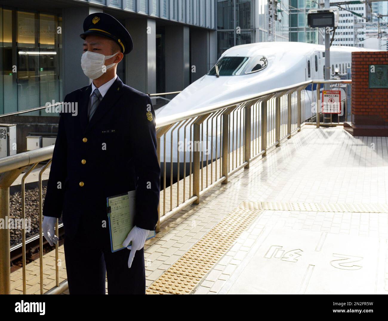 A Shinkansen bullet train ready to leave Tokyo Station in Tokyo, Japan ...