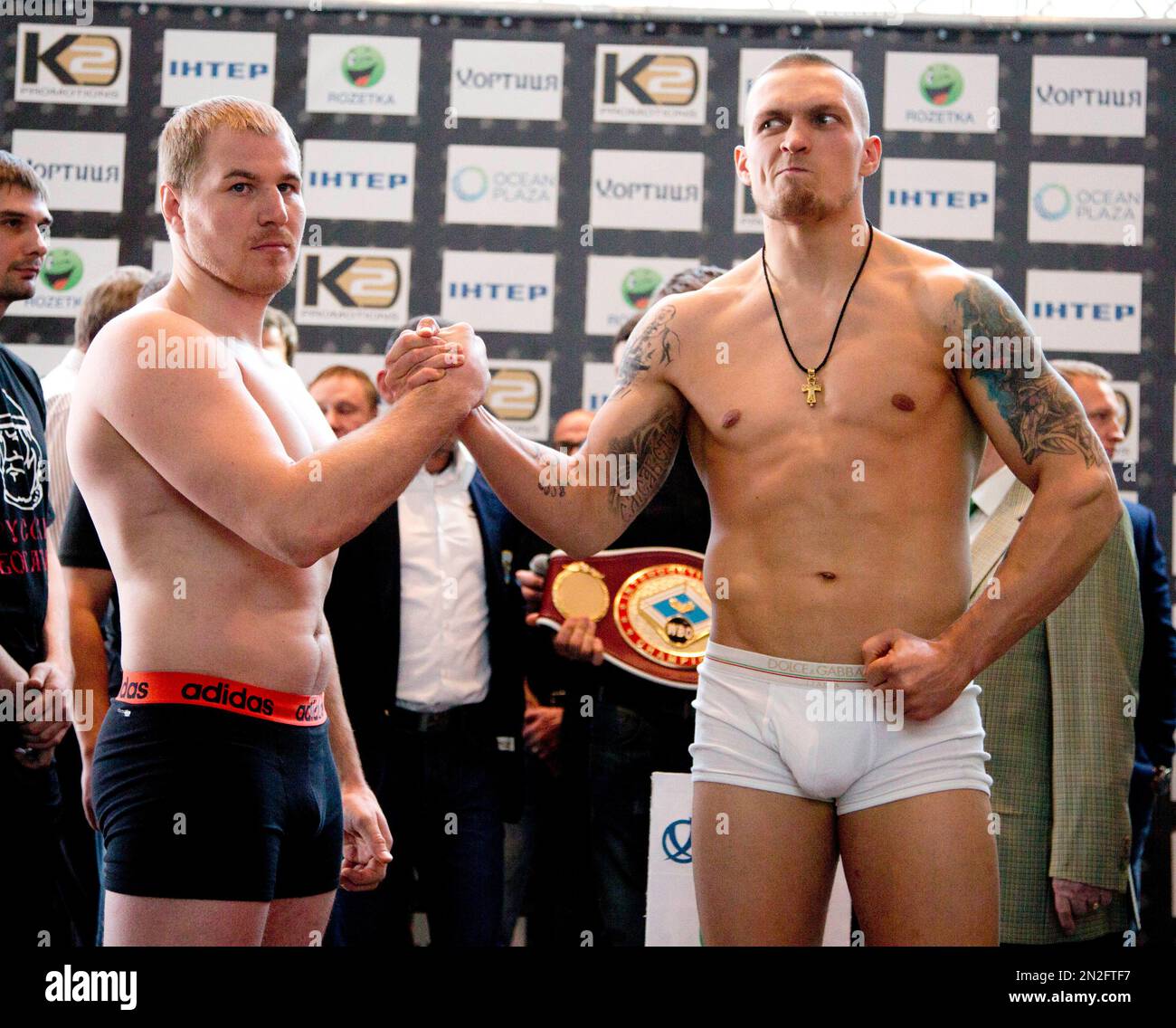 FILE - In this April 17, 2015 file photo Ukrainian boxing Olympic champion Oleksandr Usyk, right ...