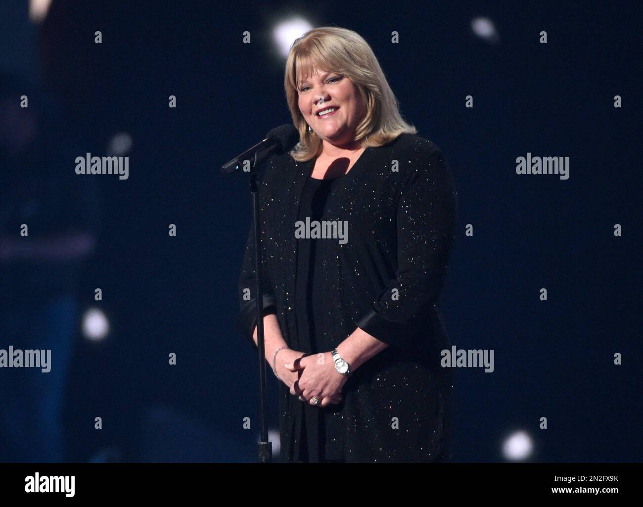 Andrea Finlay presents the milestone award to her daughter Taylor Swift ...
