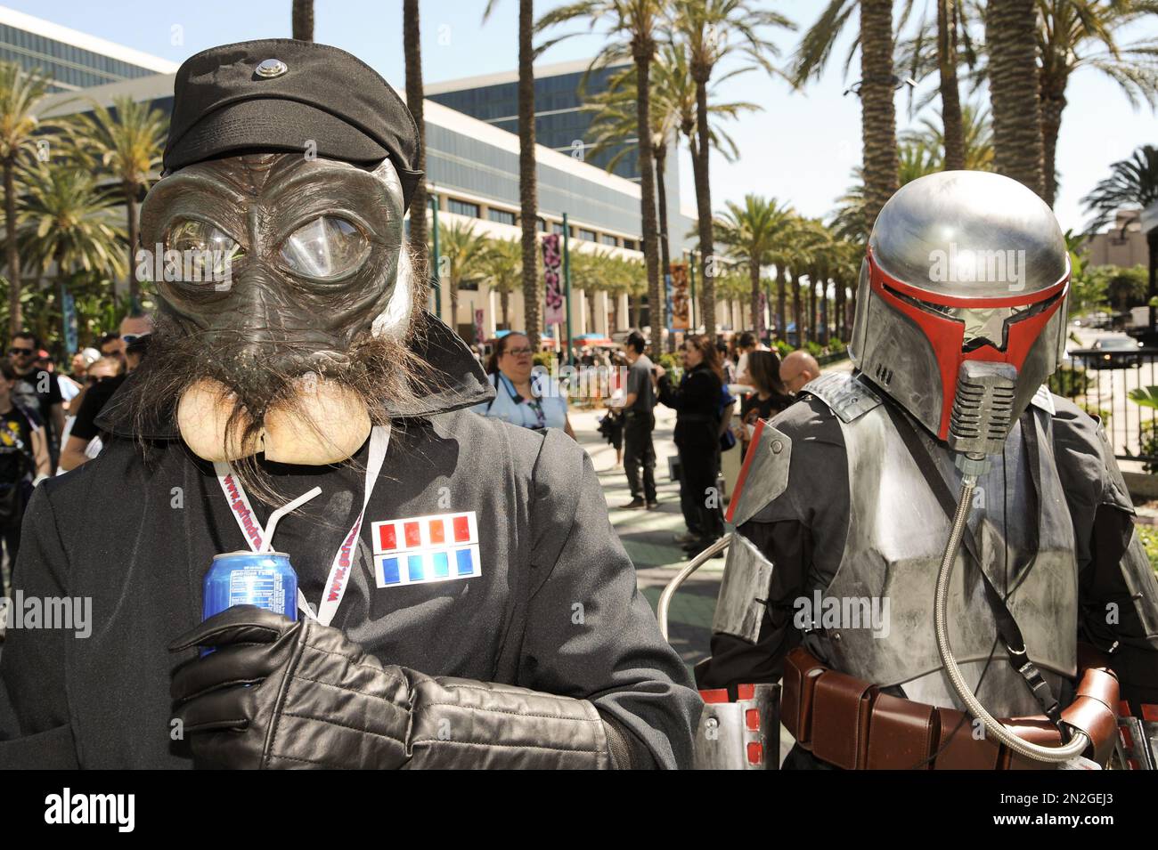 Star Wars fans wait in line to enter Star Wars Celebration: The ...