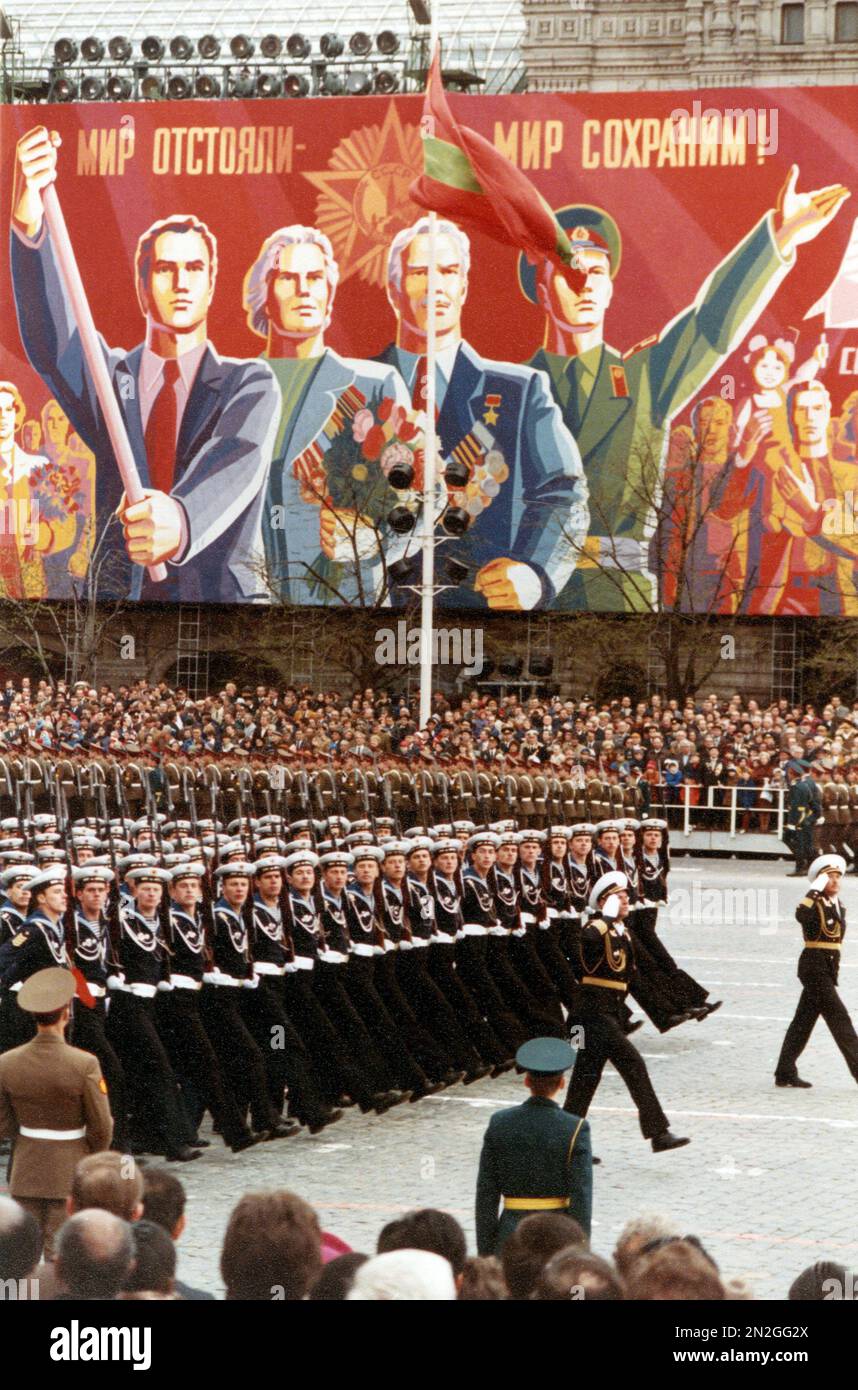 Red Square in Moscow becomes a sea of uniformed soldiers, with Victory ...