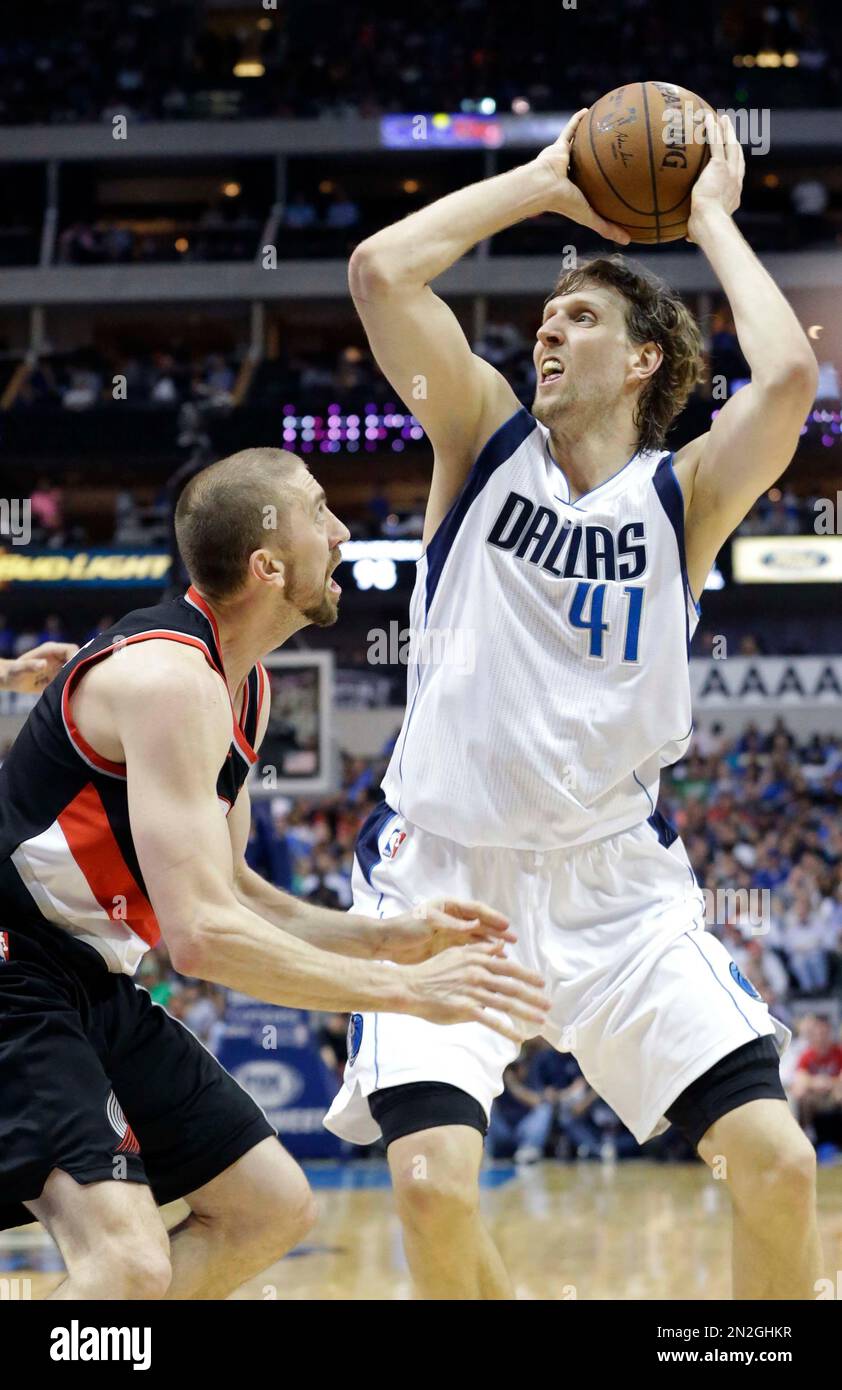 Dallas Mavericks forward Dirk Nowitzki (41) looks to shoot against ...