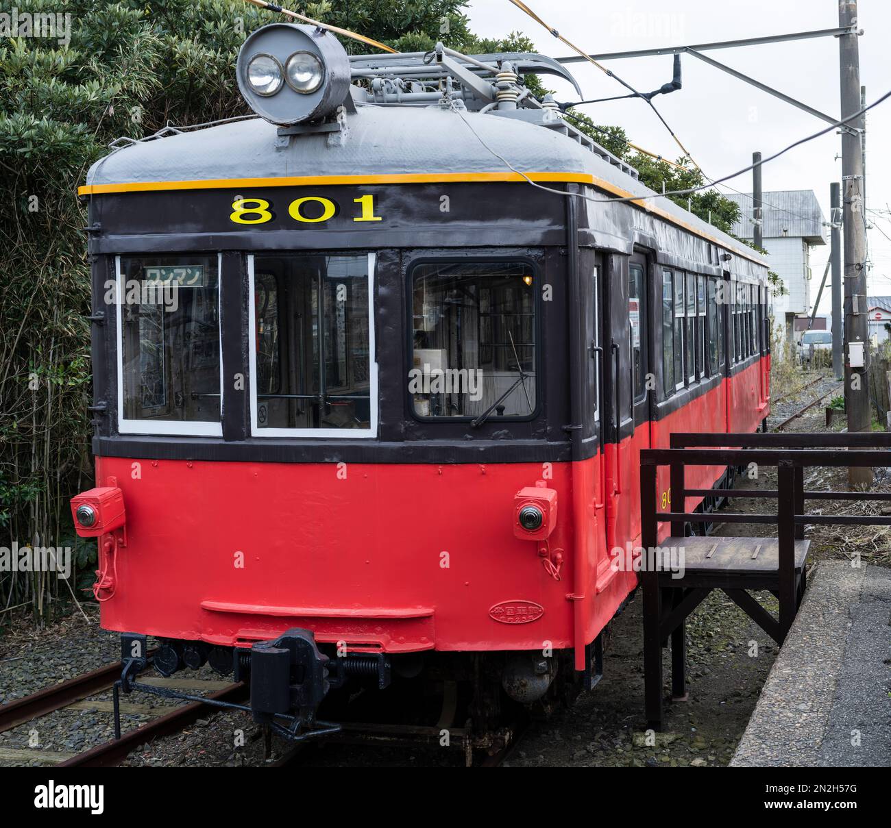 A Choshi Electric Railway 800 Series train at Tokawa Station in Chiba ...
