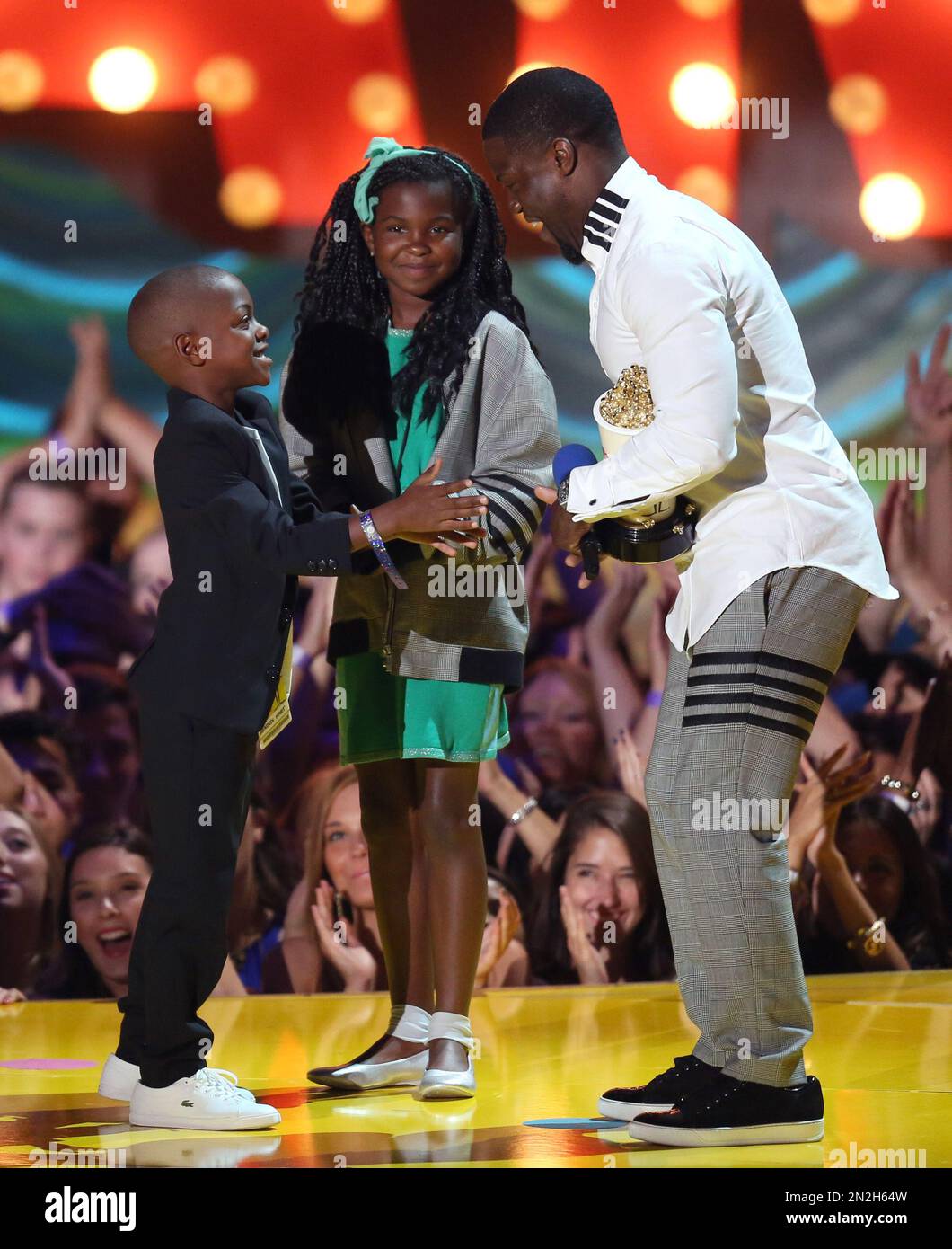 Kevin Hart, right, accepts the comedic genius award at the MTV Movie ...