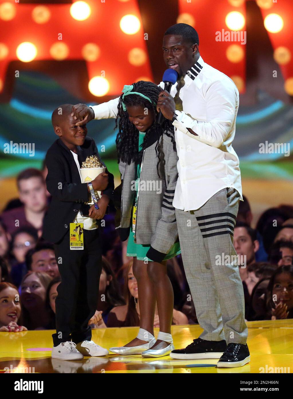 Kevin Hart, right, accepts the comedic genius award at the MTV Movie ...