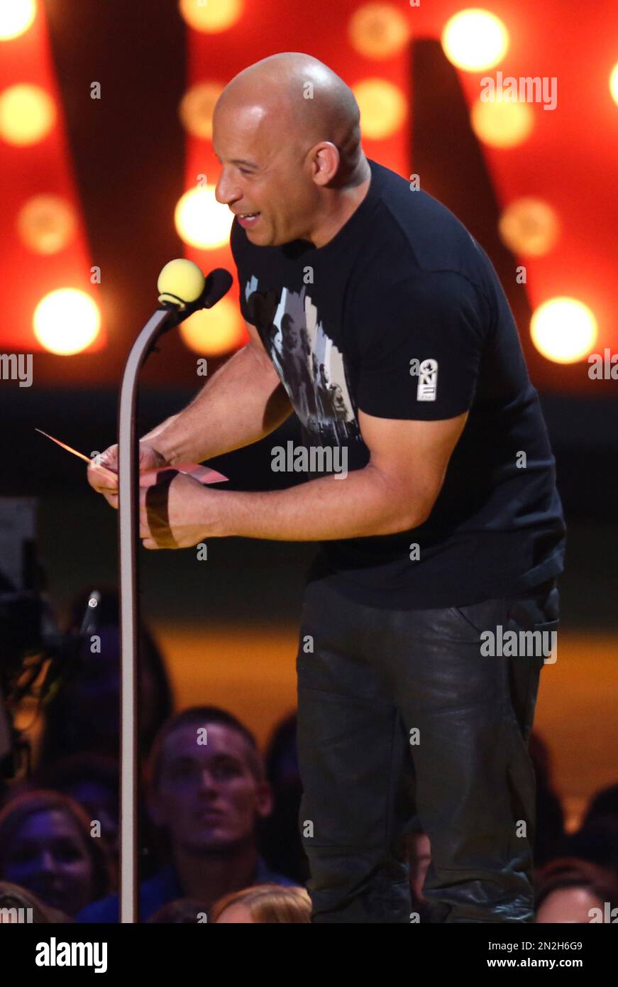 Vin Diesel presents the award for best female performance at the MTV ...