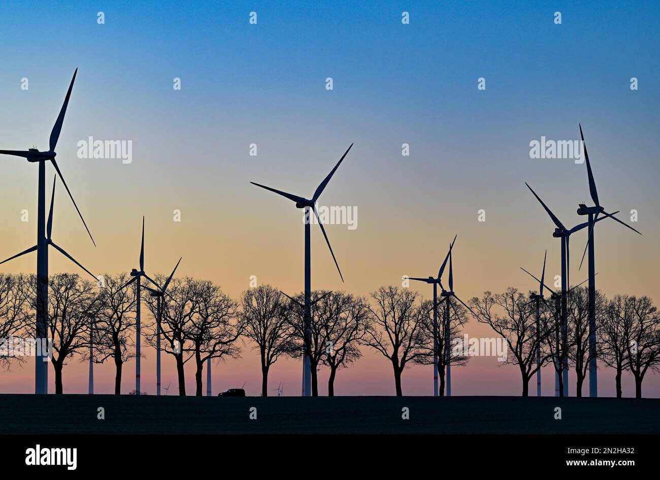 Jacobsdorf, Germany. 07th Feb, 2023. Sunrise over the wind energy park ...