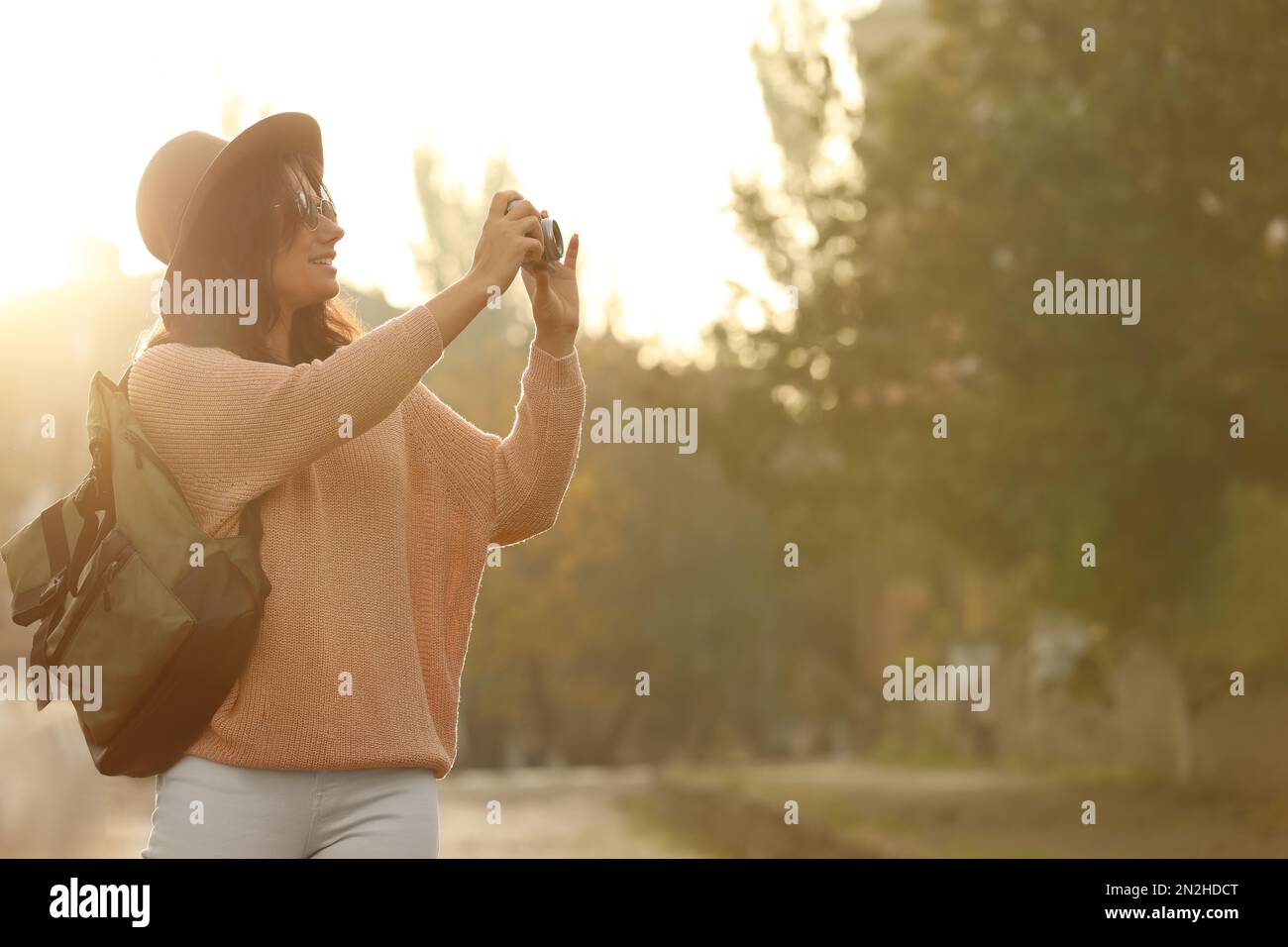 Traveler with photo camera on city street Stock Photo - Alamy