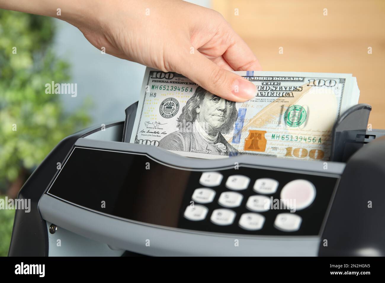 Modern cash counting machine hi-res stock photography and images - Alamy