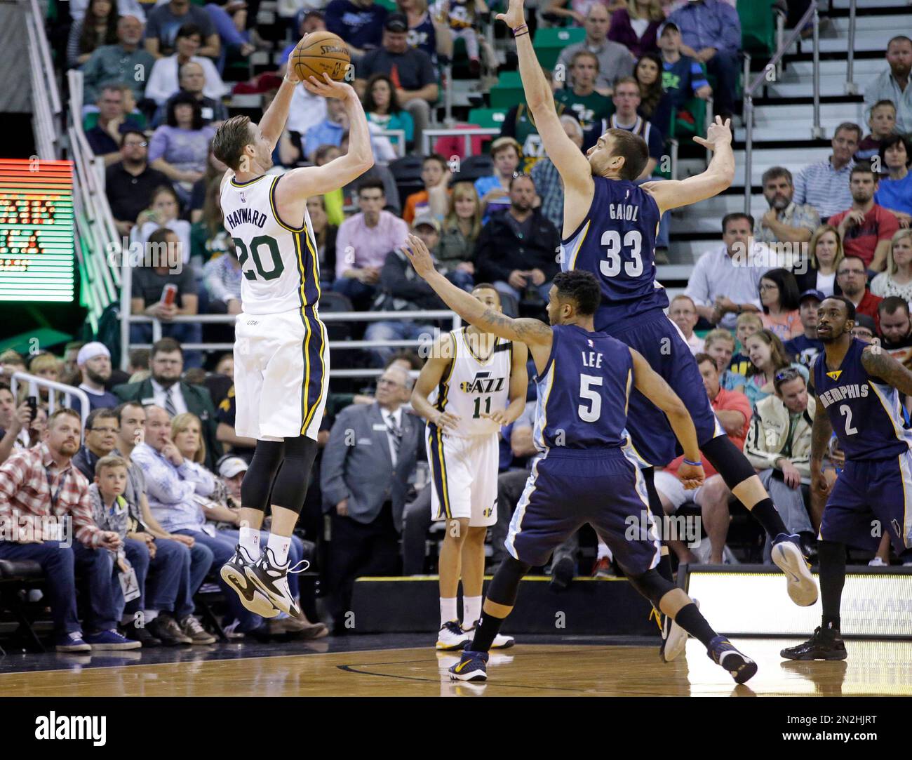 Utah Jazz forward Gordon Hayward (20) shoots against Memphis Grizzlies ...