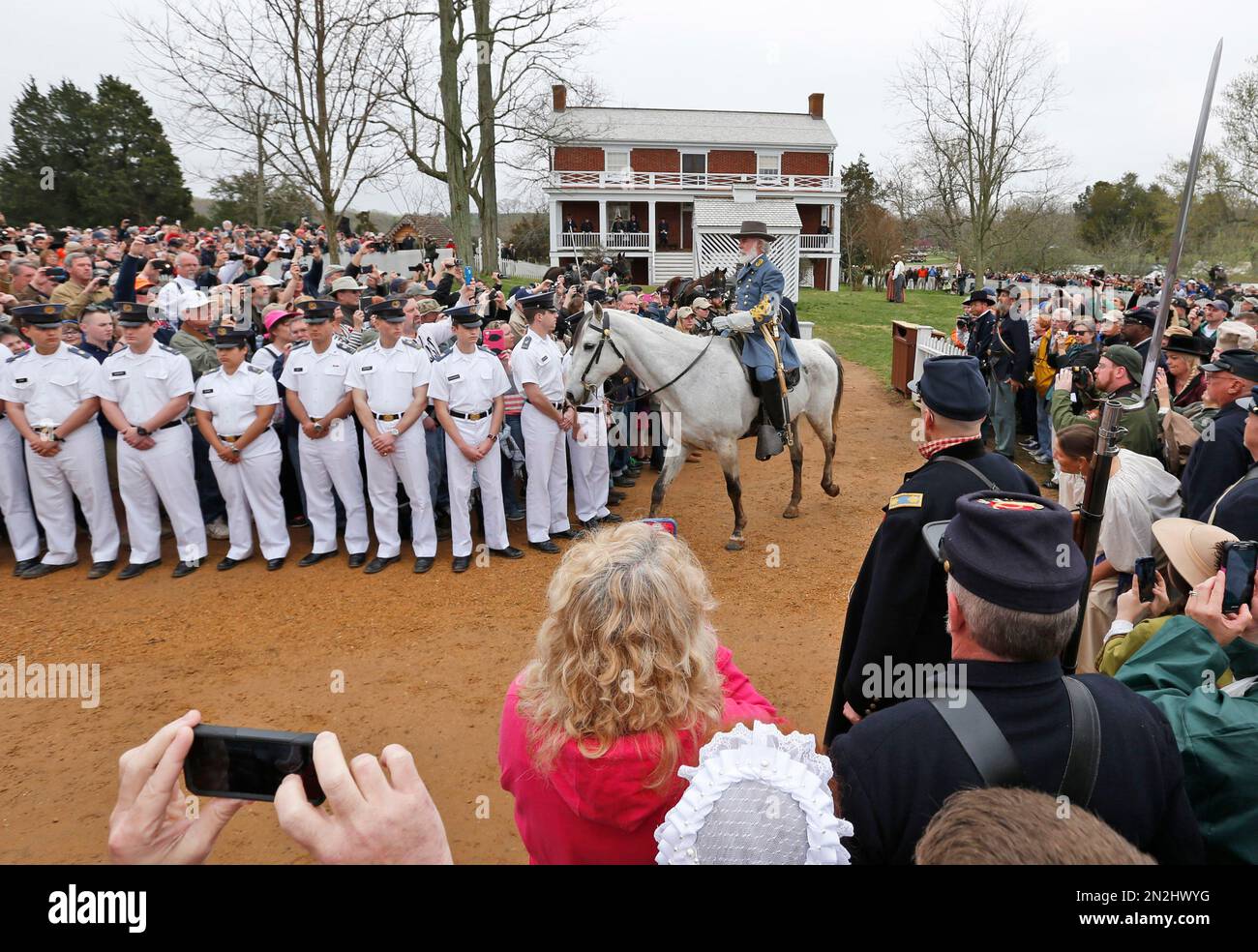 Thomas Lee Jessee, portraying Confederate General Robert E. Lee, leaves ...